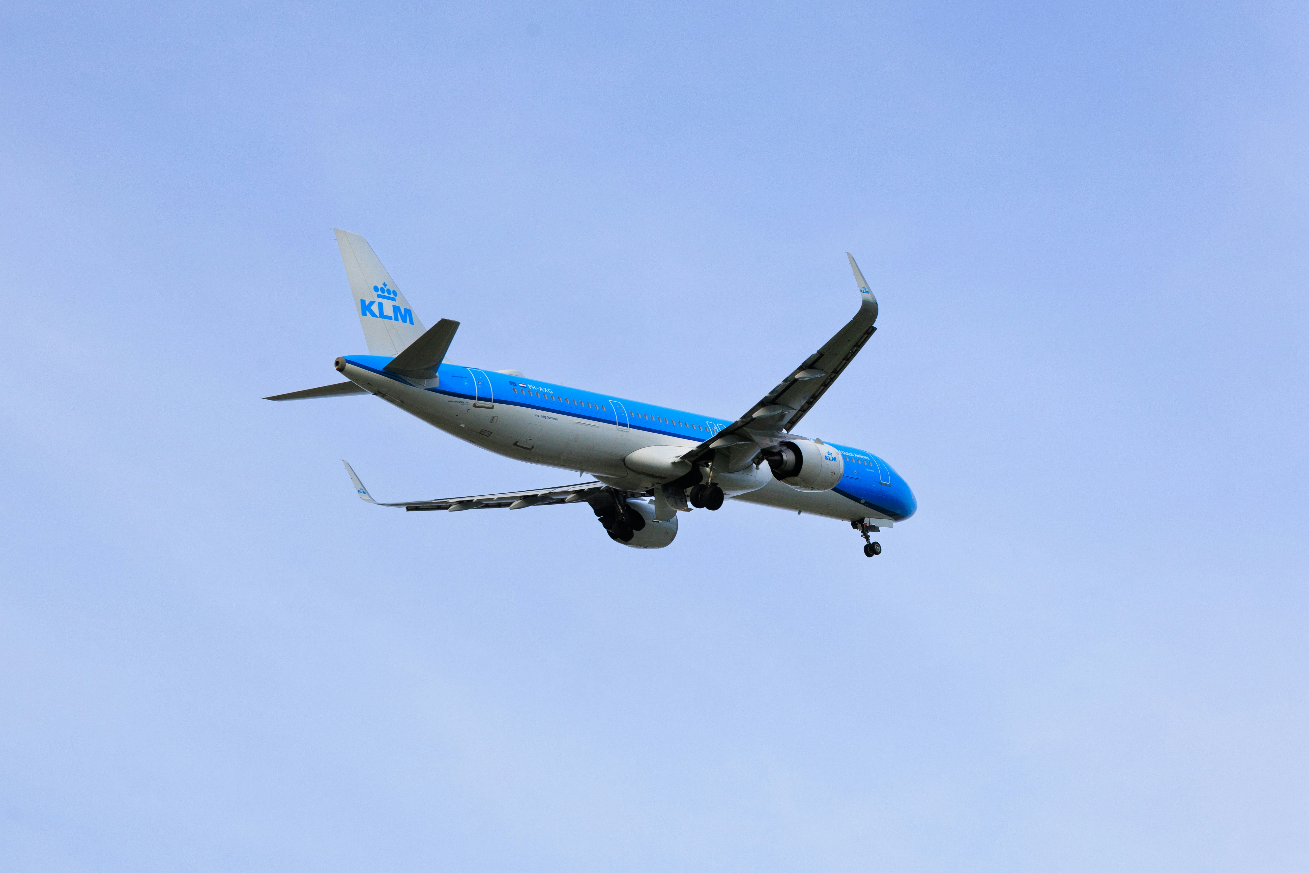 A KLM Airbus A321neo at takeoff from Copenhagen Airport.