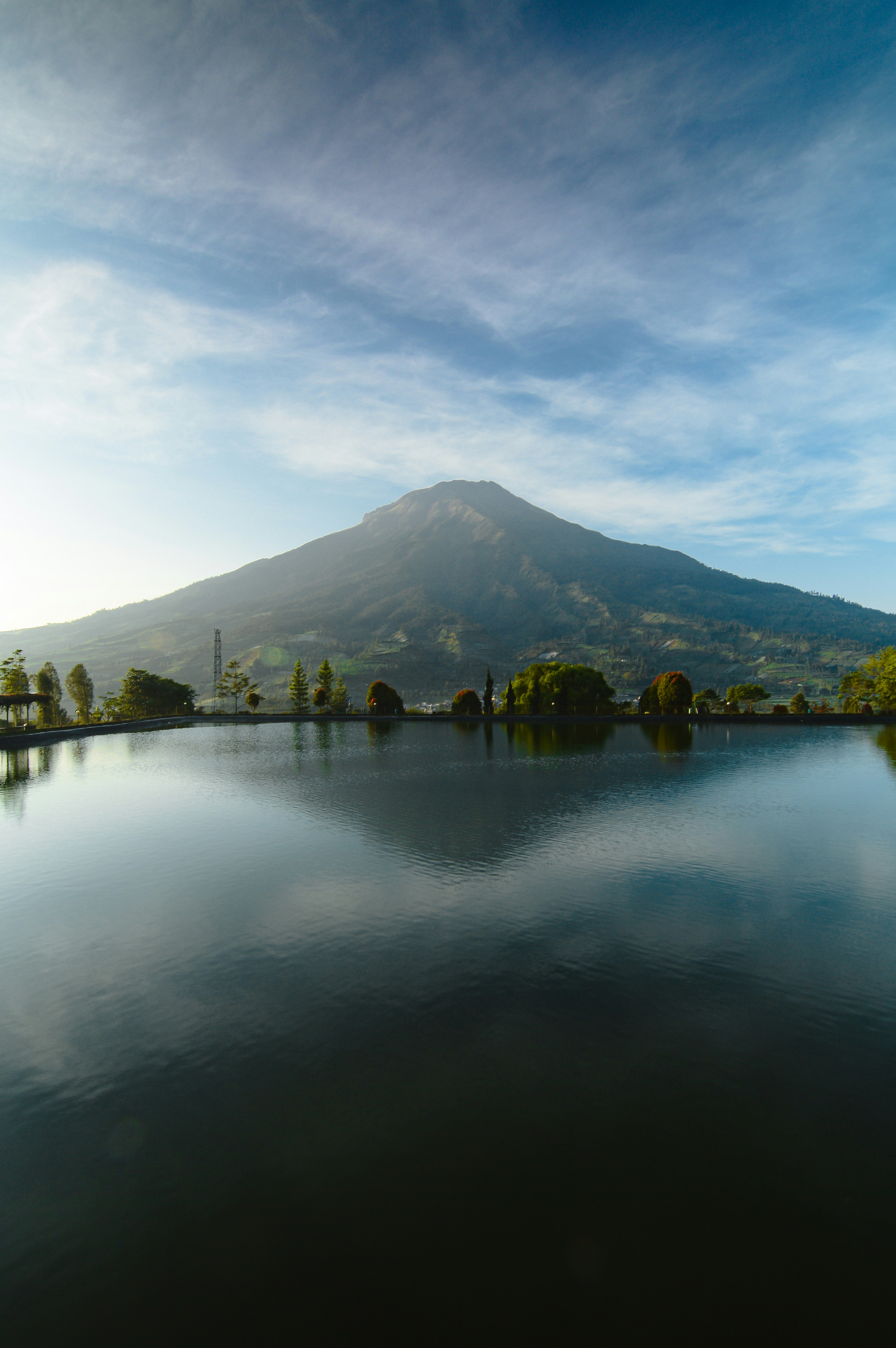 Mirror Peak: A Tranquil Lake Reflecting a Quiet Summit