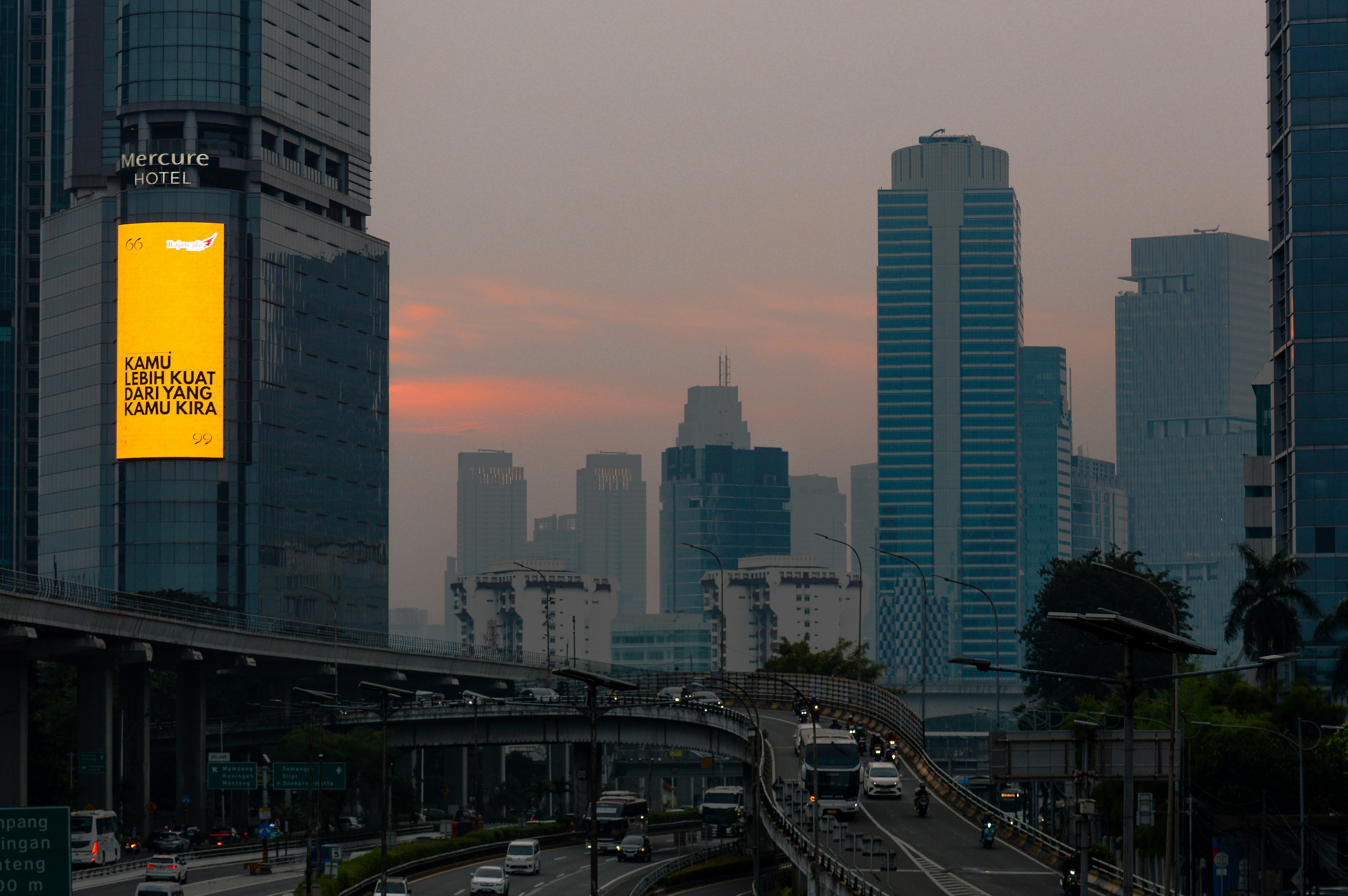 Sunset Over the Elevated City: A Quiet Confluence of Roads and Skyscrapers