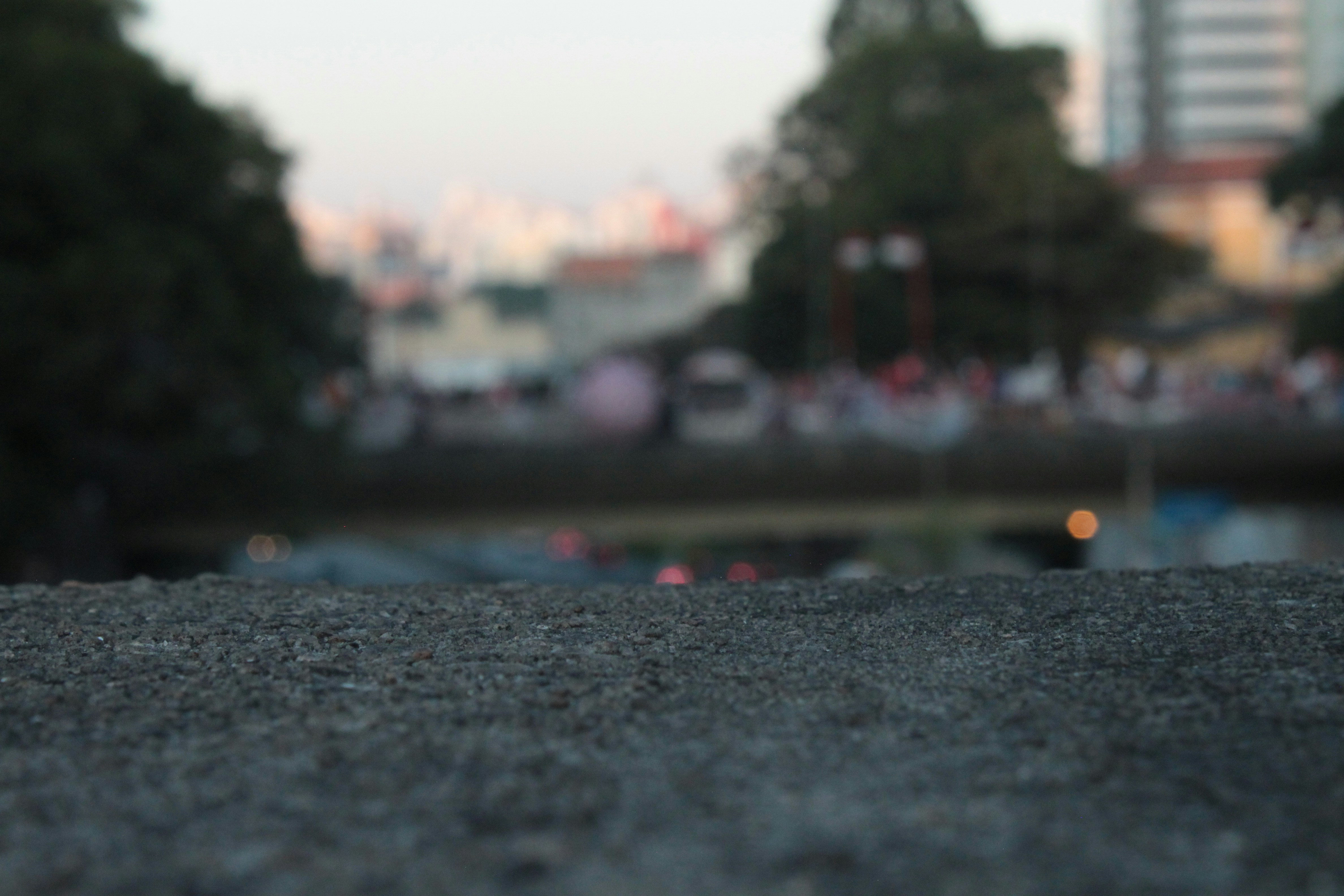 Ground-level Blur Toward a Cityscape