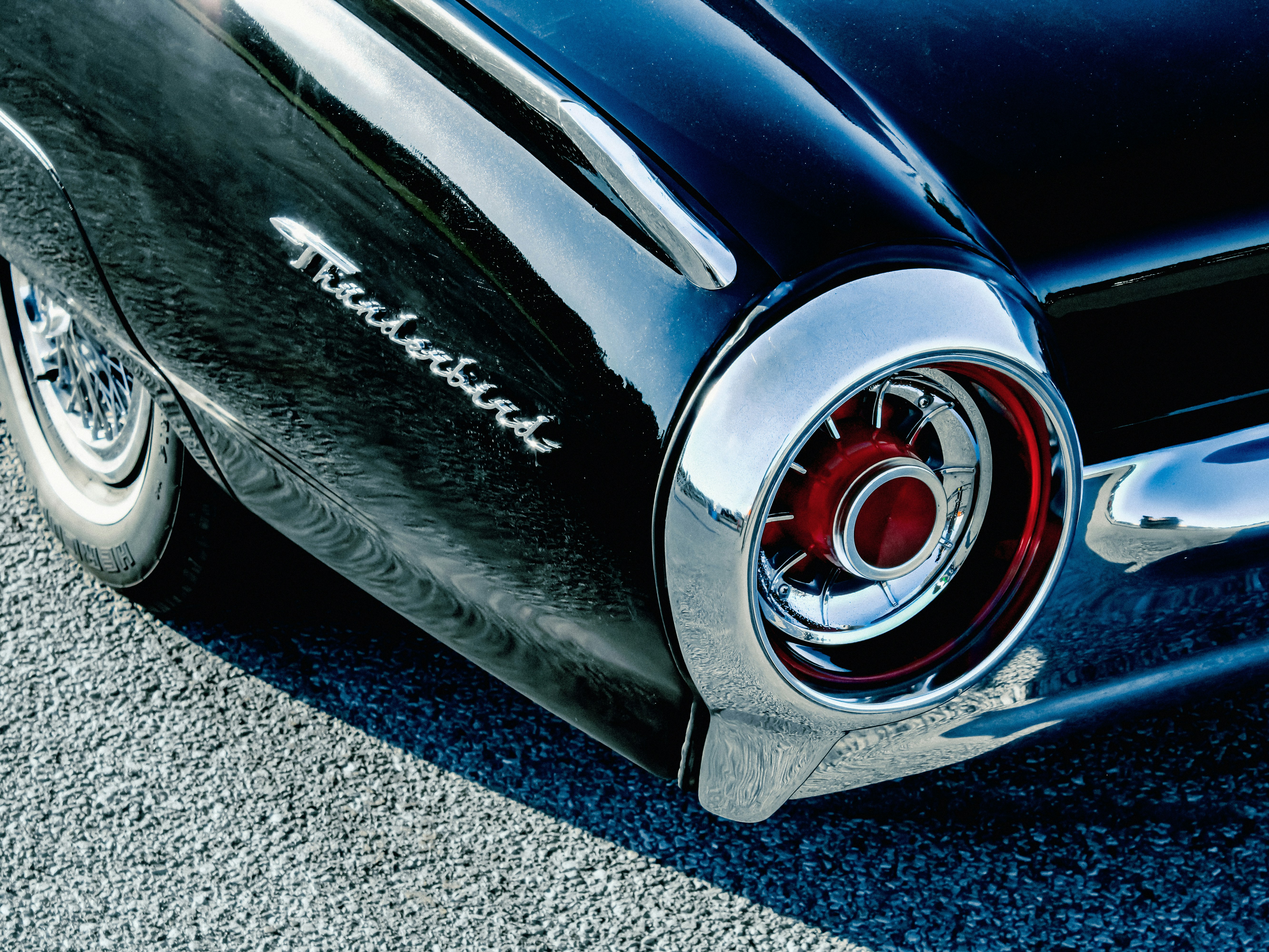 Tailfin Classic: the satin black silhouette of a Chevy