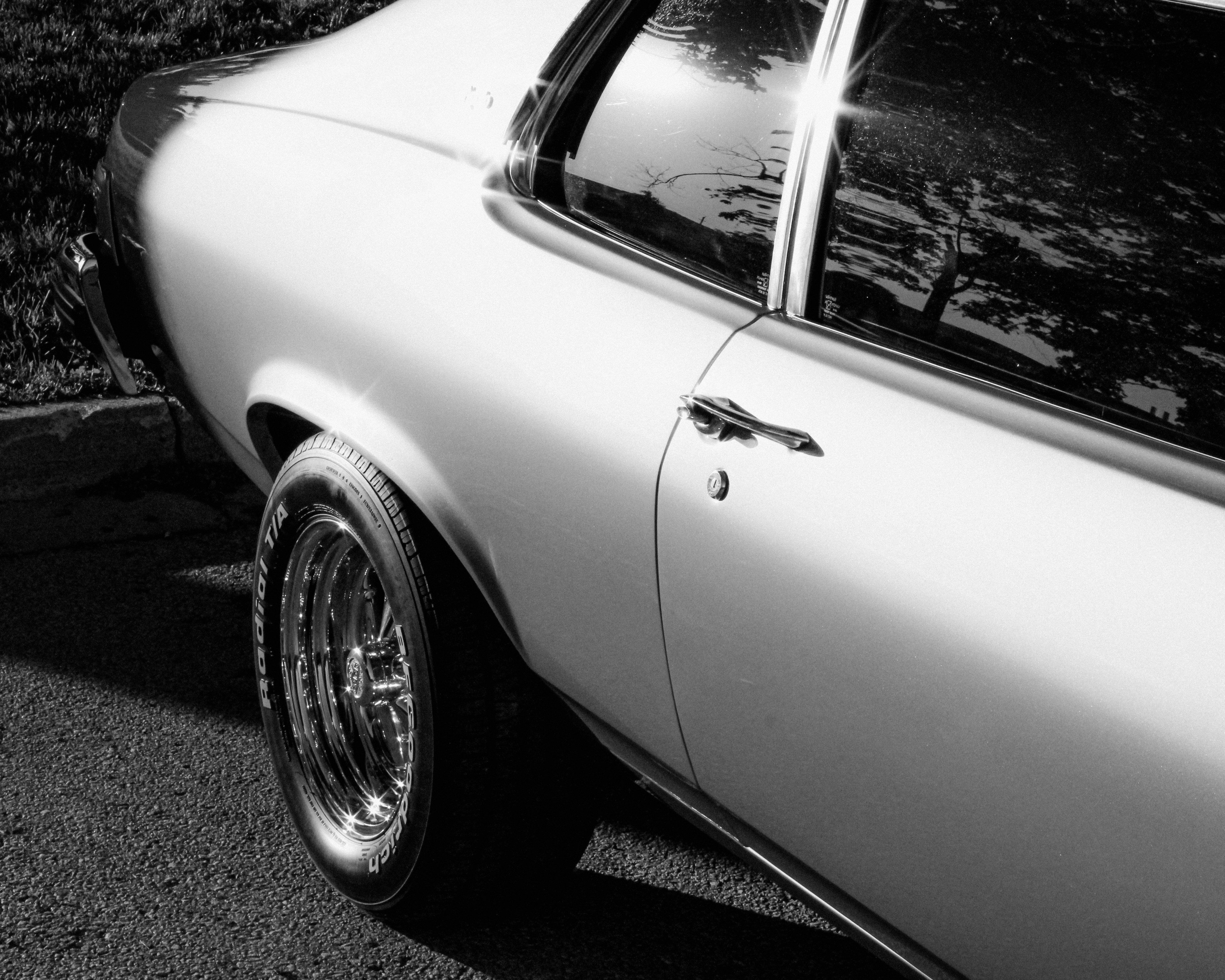 Chrome and Contours: A Classic Car in Monochrome Quiet