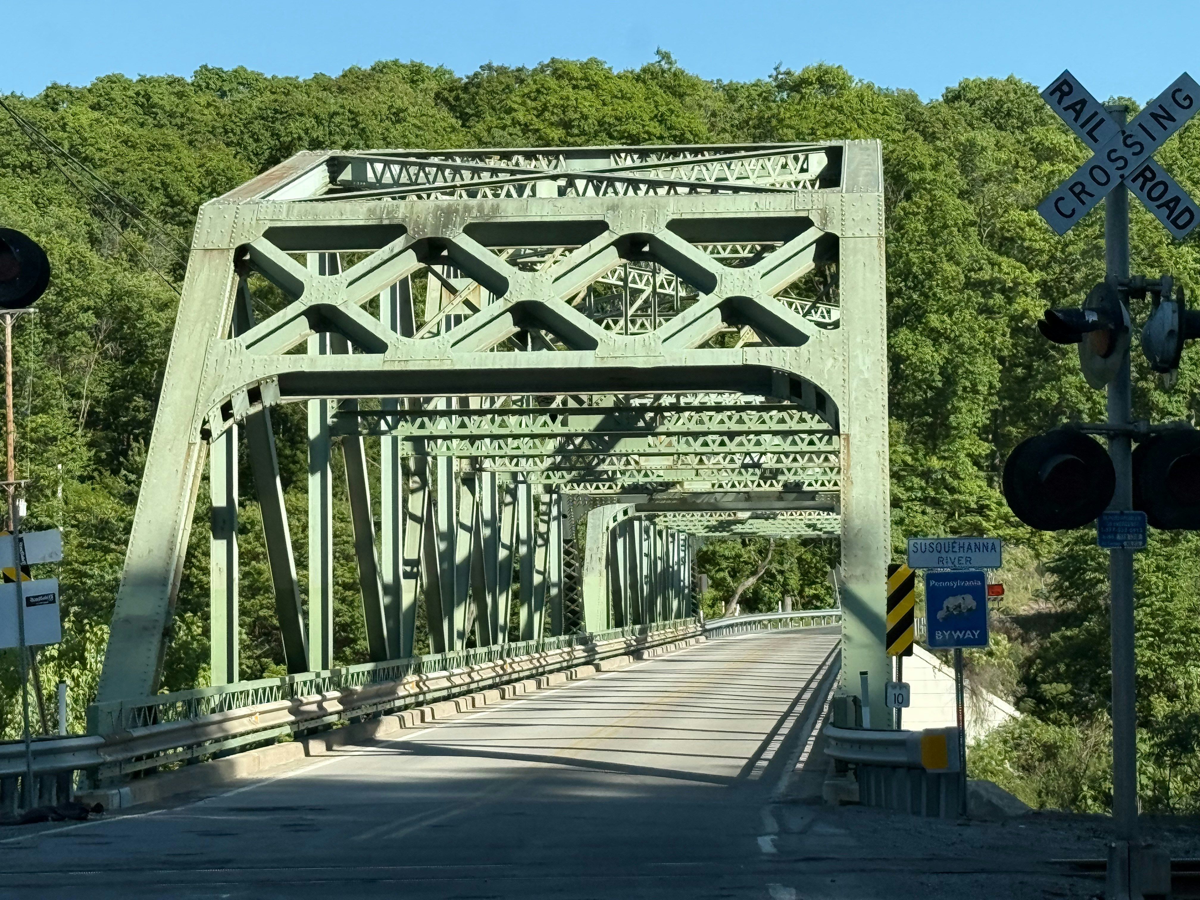 Green Arches: A Bridge Through the Valley