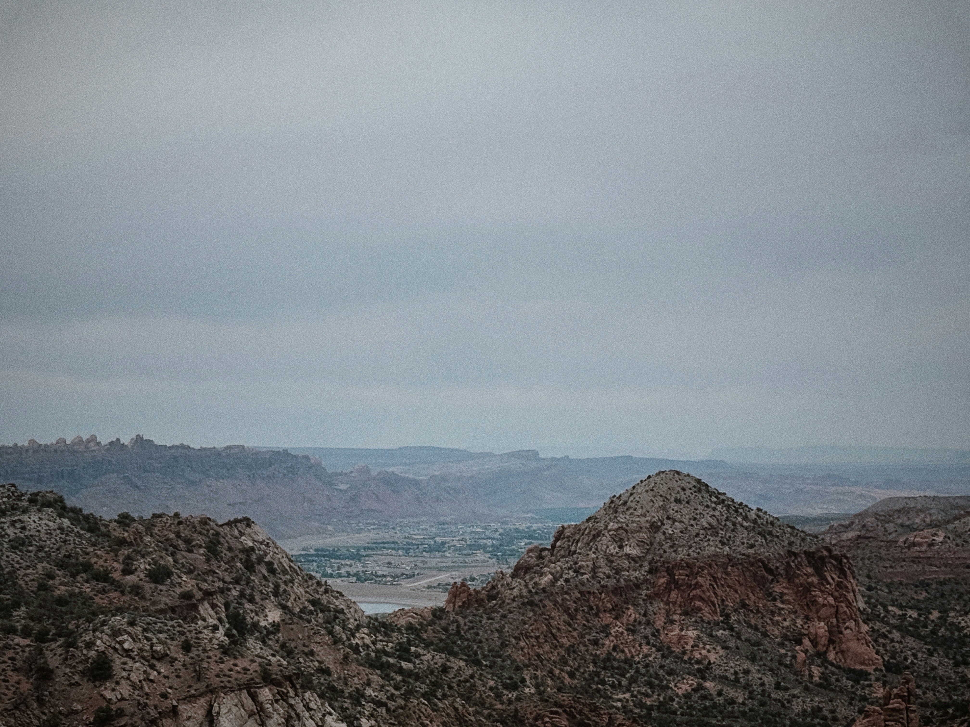 Desert Ridge Overlook: Weathered Rock Formations Beneath a Calm Sky