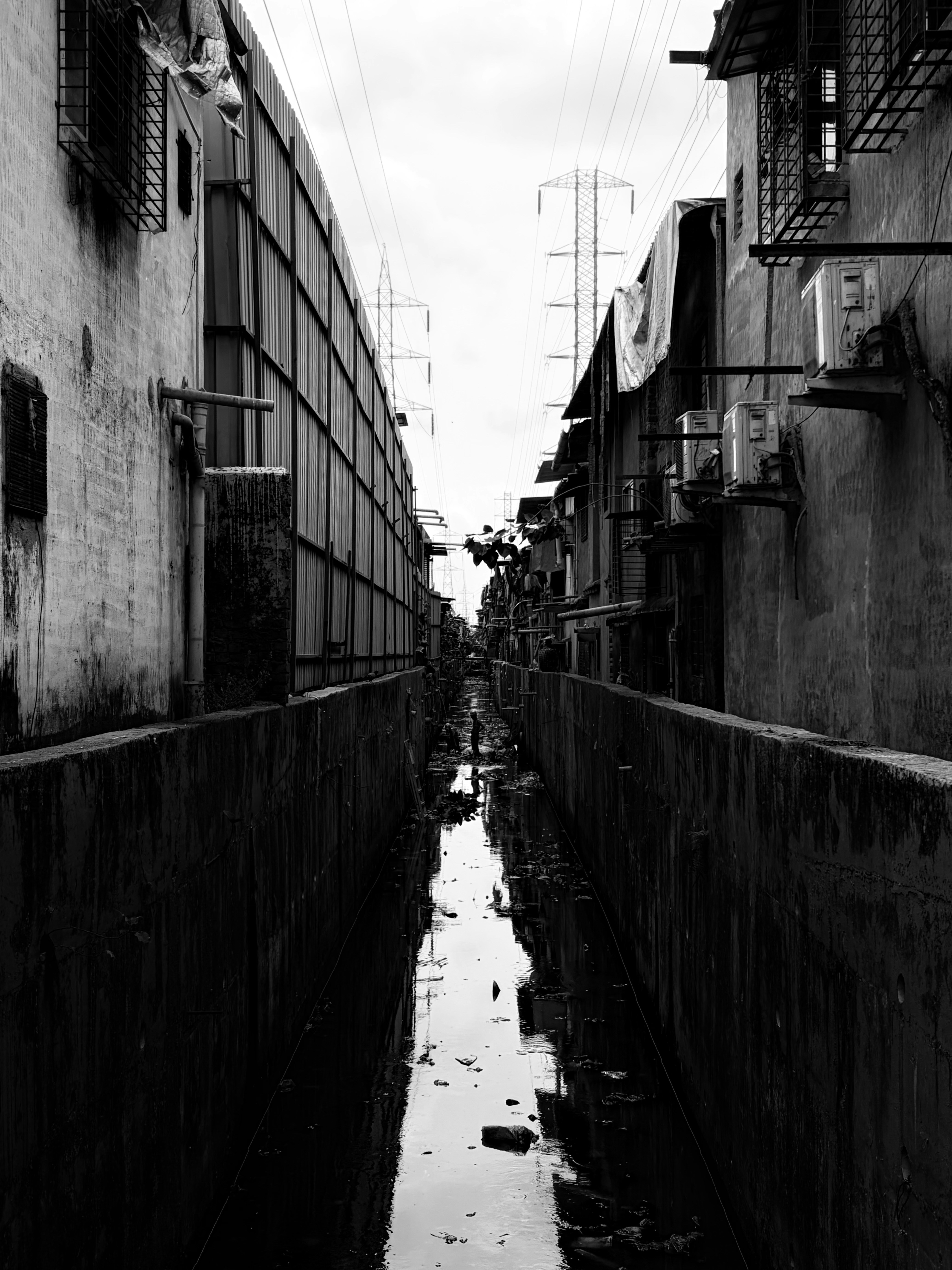 Urban Canal Reverie: A Narrow Alley Draws the Eye Down the Waterline