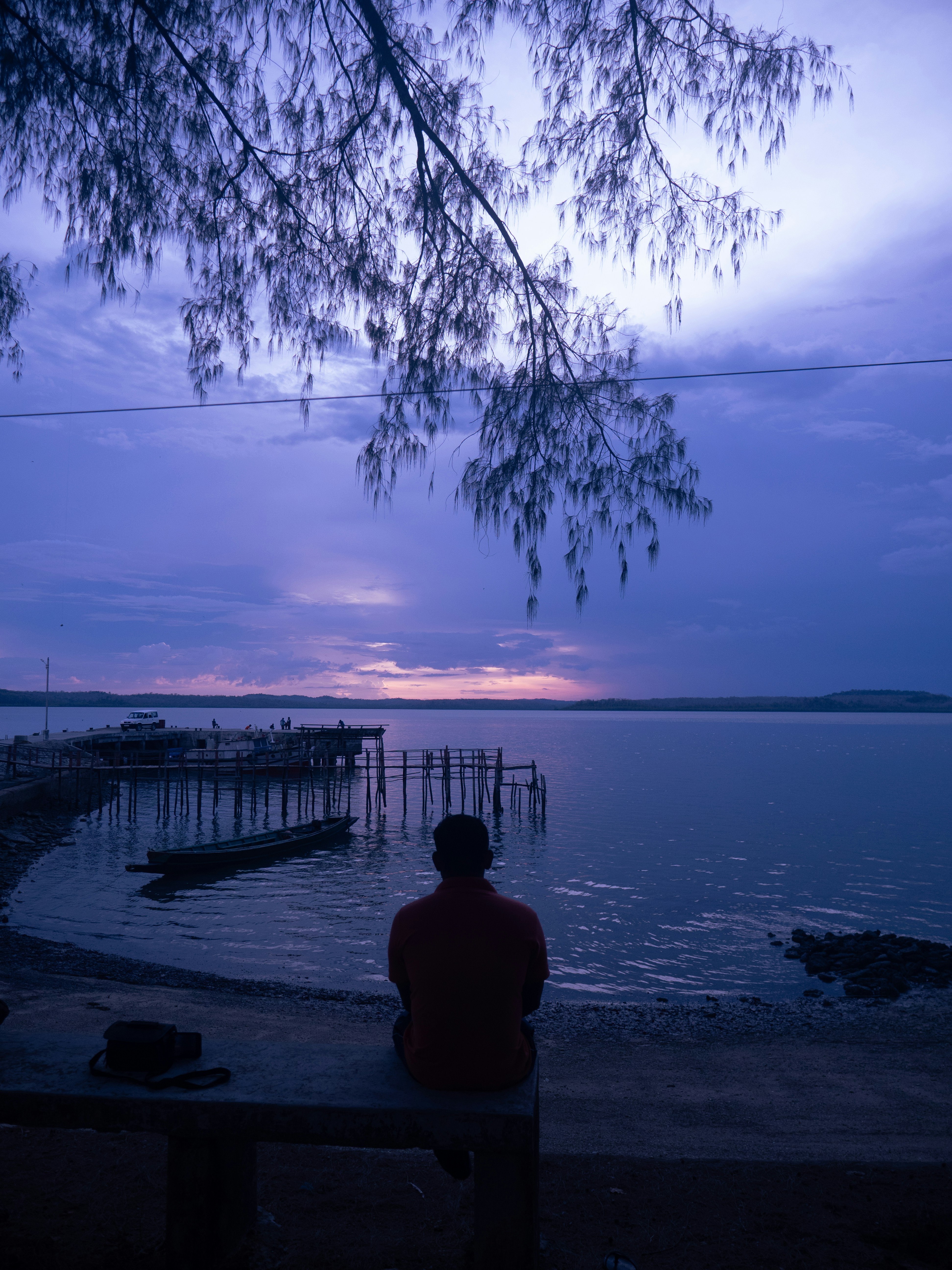 Solitary silhouette by dusk: a quiet shoreline reflection