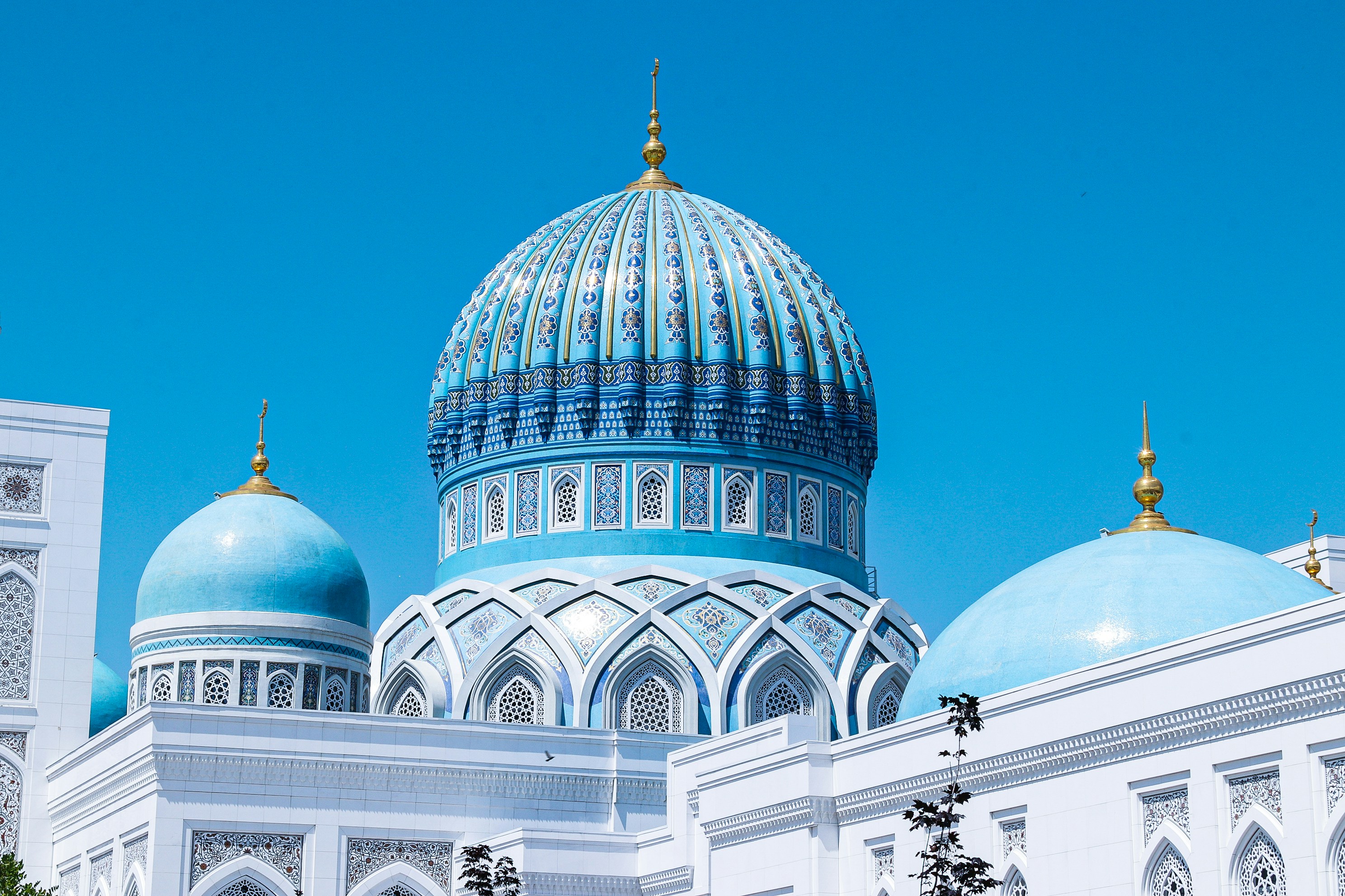 A Cerulean Cathedral Crown: Central Dome in Pristine Blue