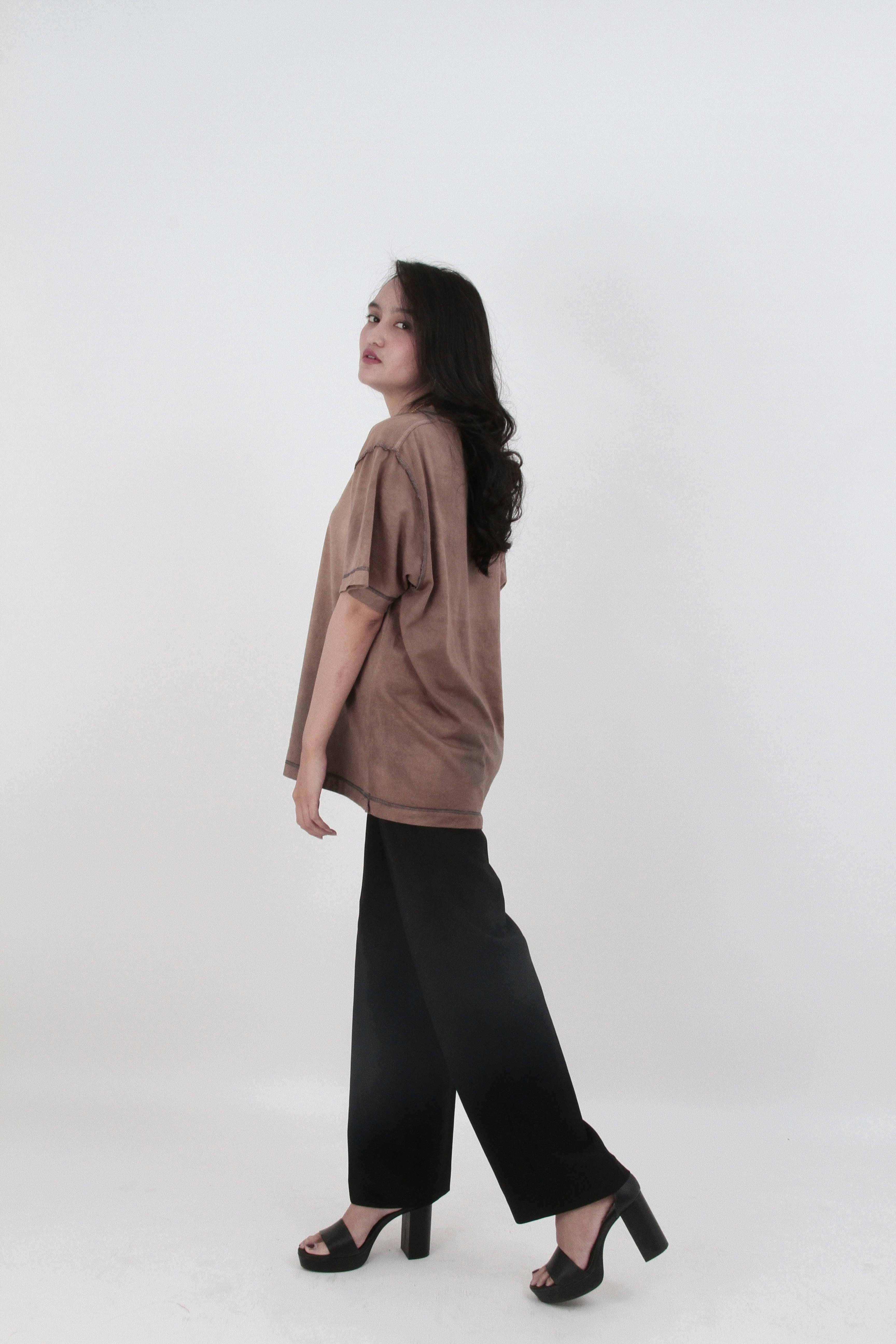 Muted Earth Tones, Singular Poise: A Quiet Street-Style Portrait