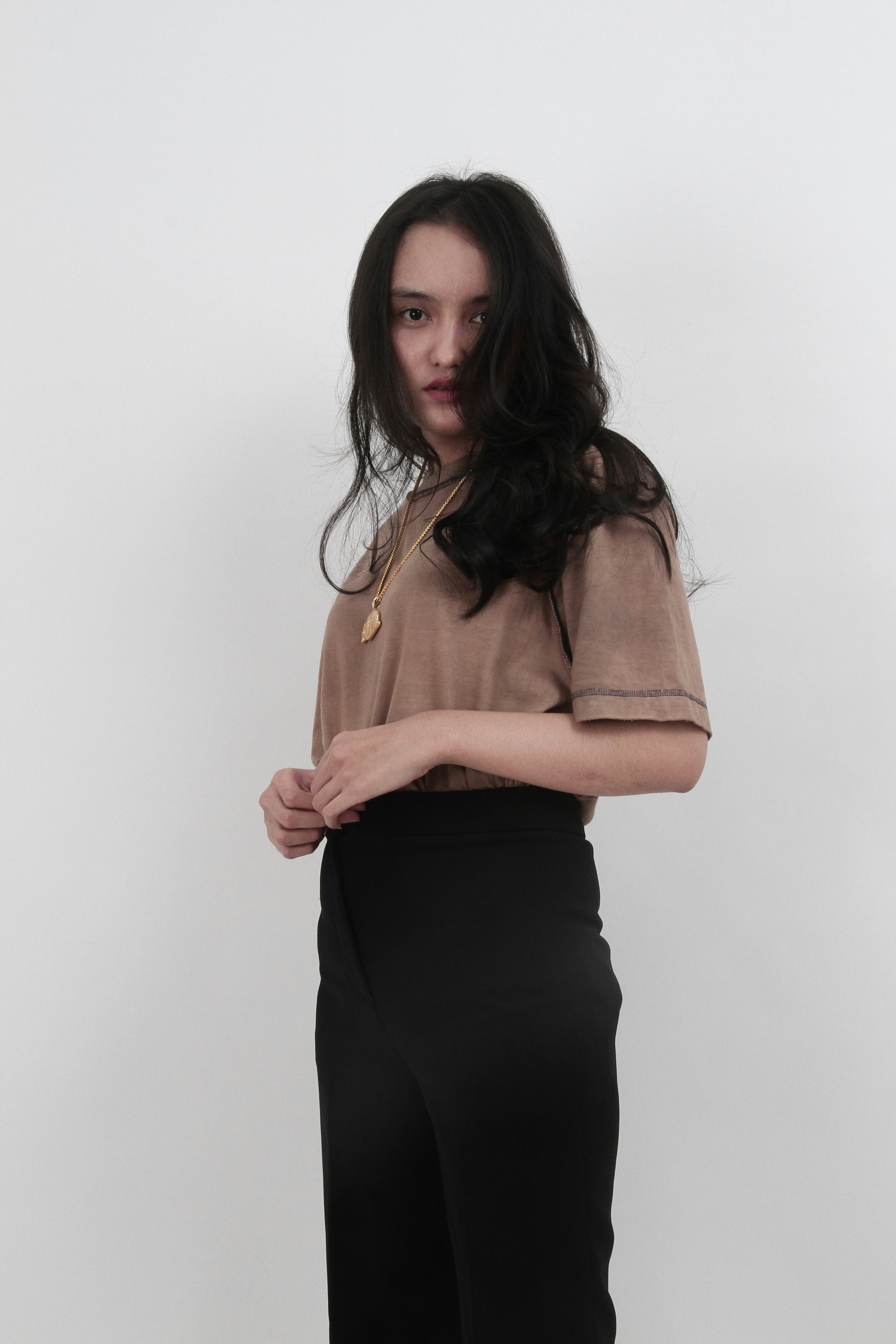 Soft Light, Strong Silhouette: A Portrait in Neutral Tones