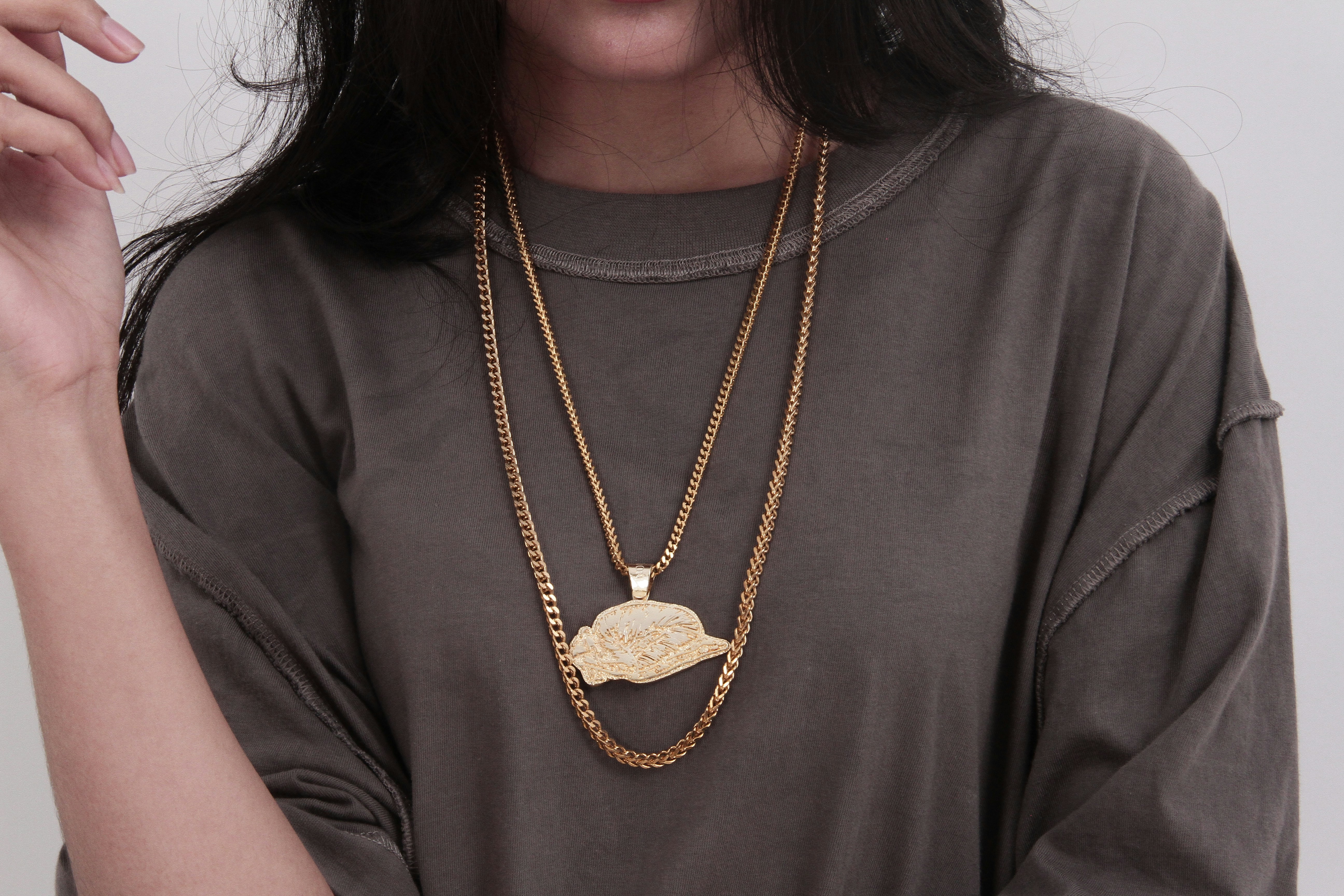 Layered Gold: A Minimal Portrait of a Necklace against a Calm Chest