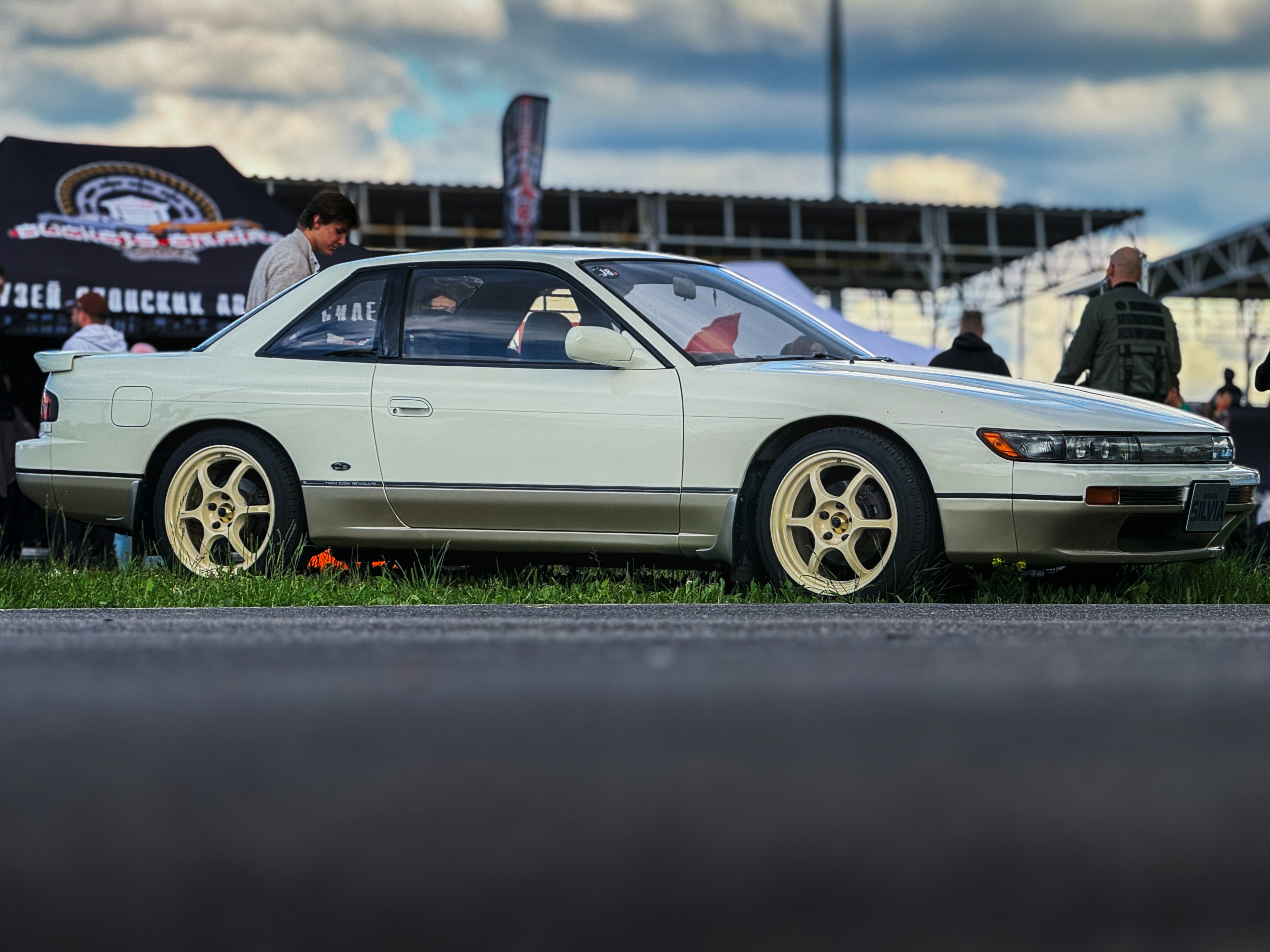 Cream Classic: A vintage coupe under racing banners
