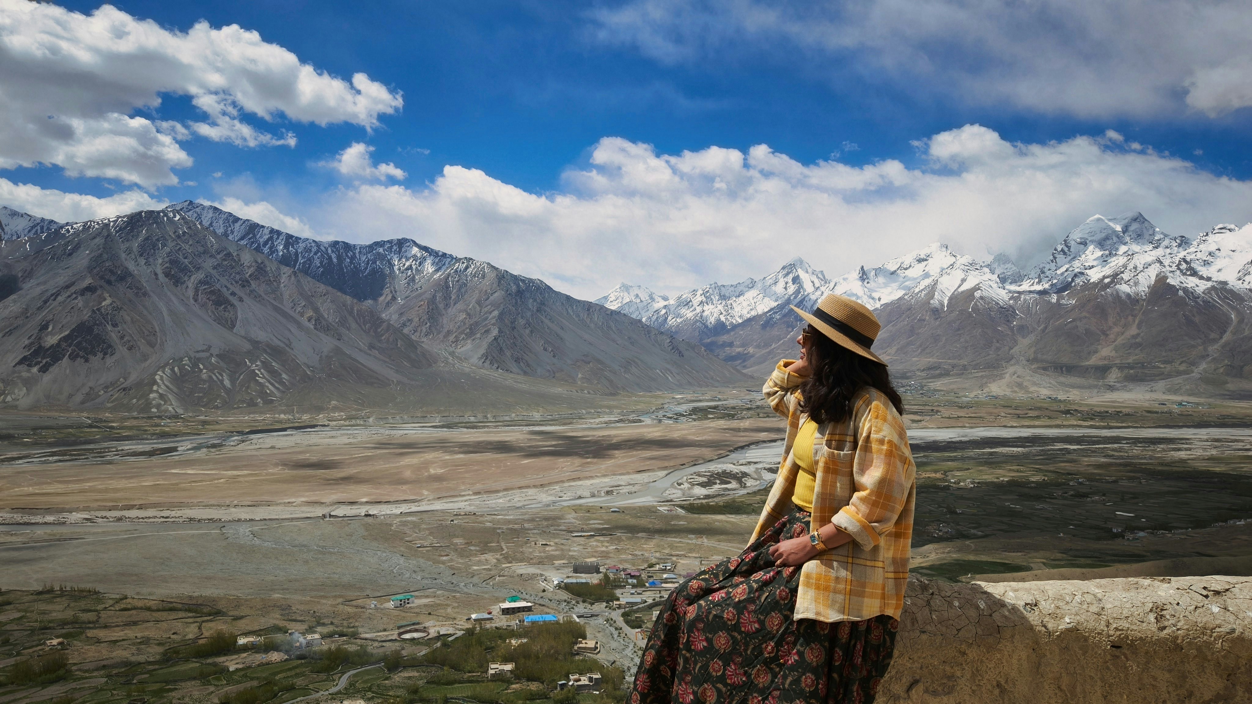 Traveler in a Brass-Fielded Vista