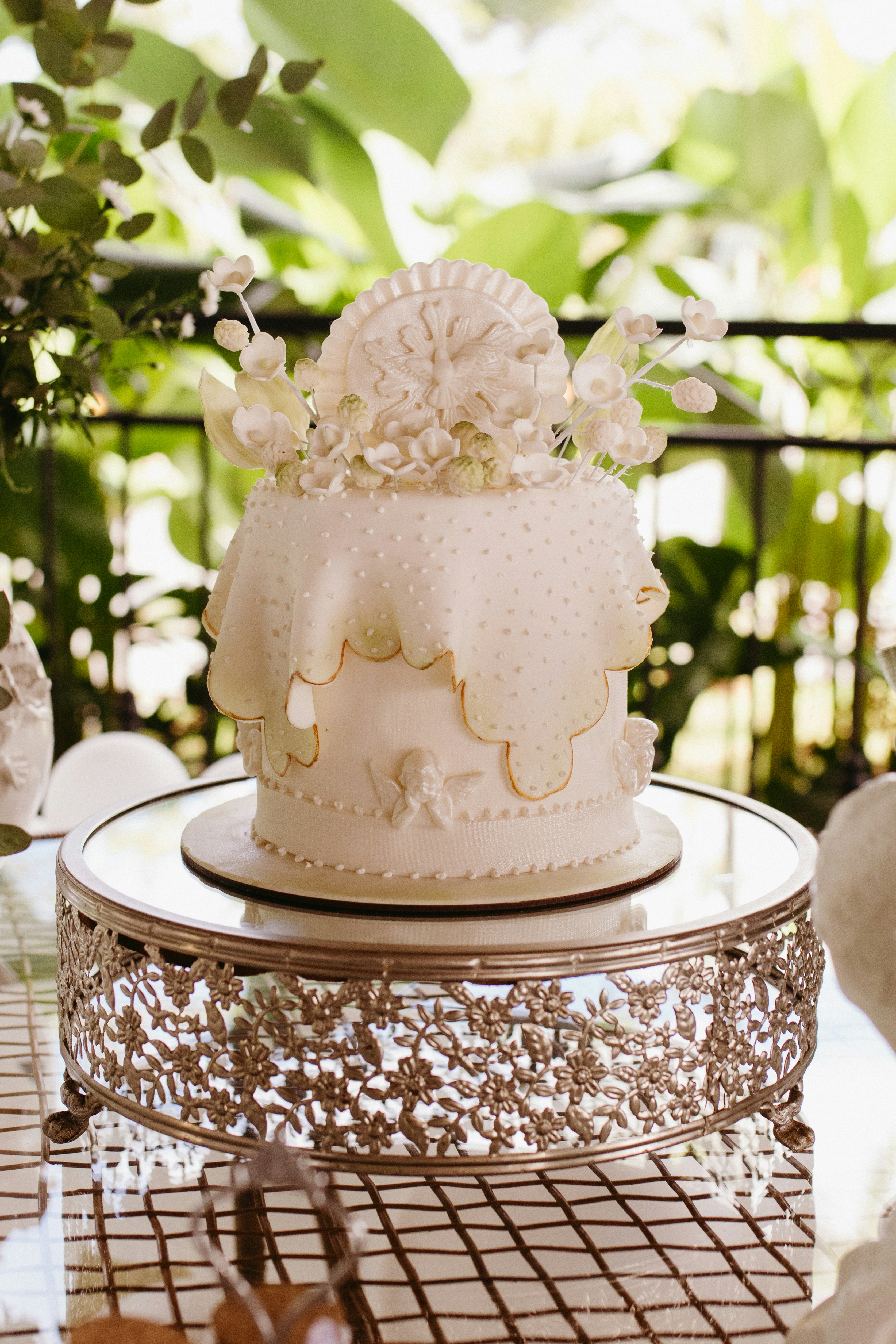 Tabletop Elegance: The White Wedding Cake with Floral Cascade
