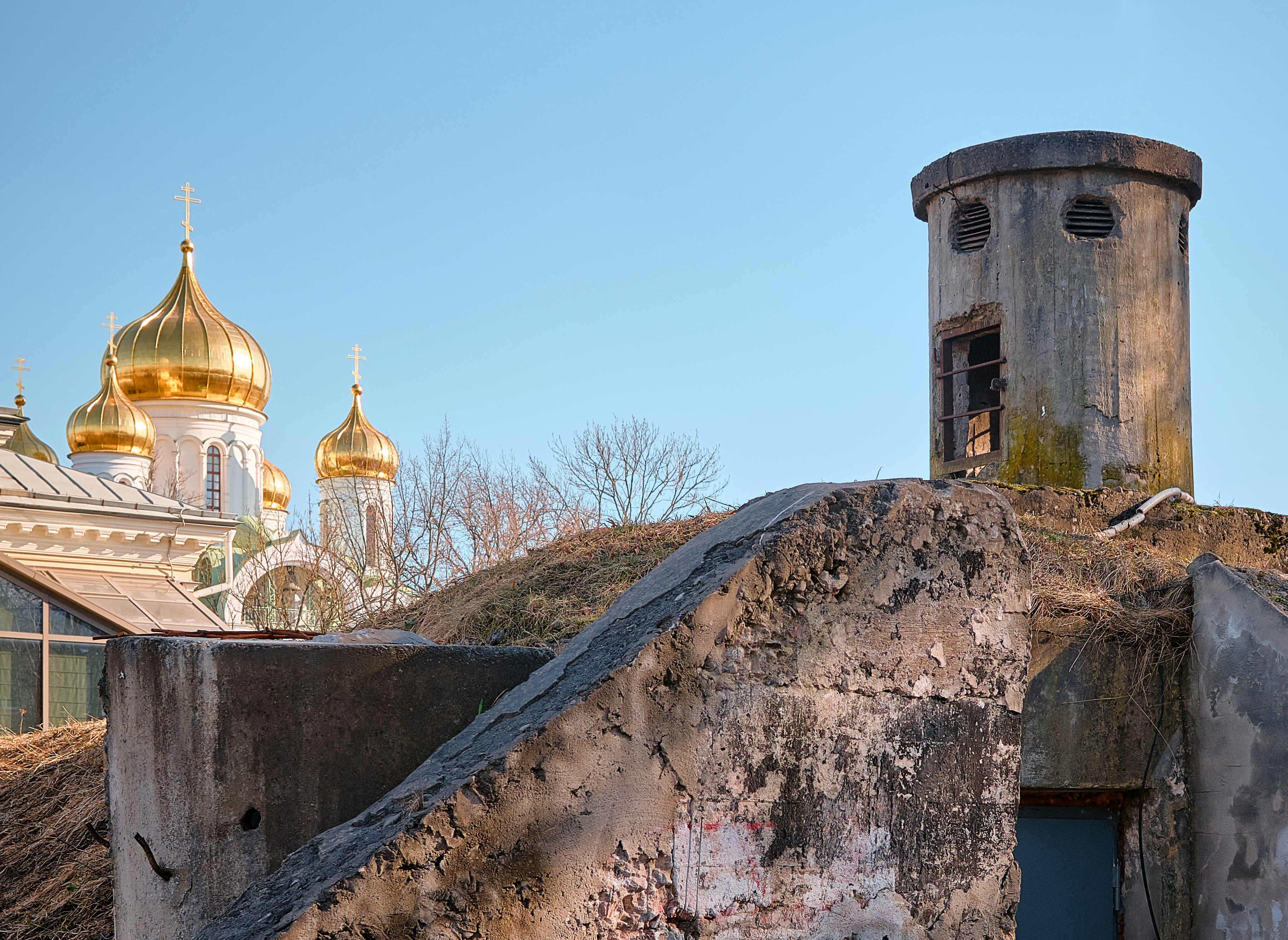 Ruins Meet Golden Domes: Echoes of a City Past
