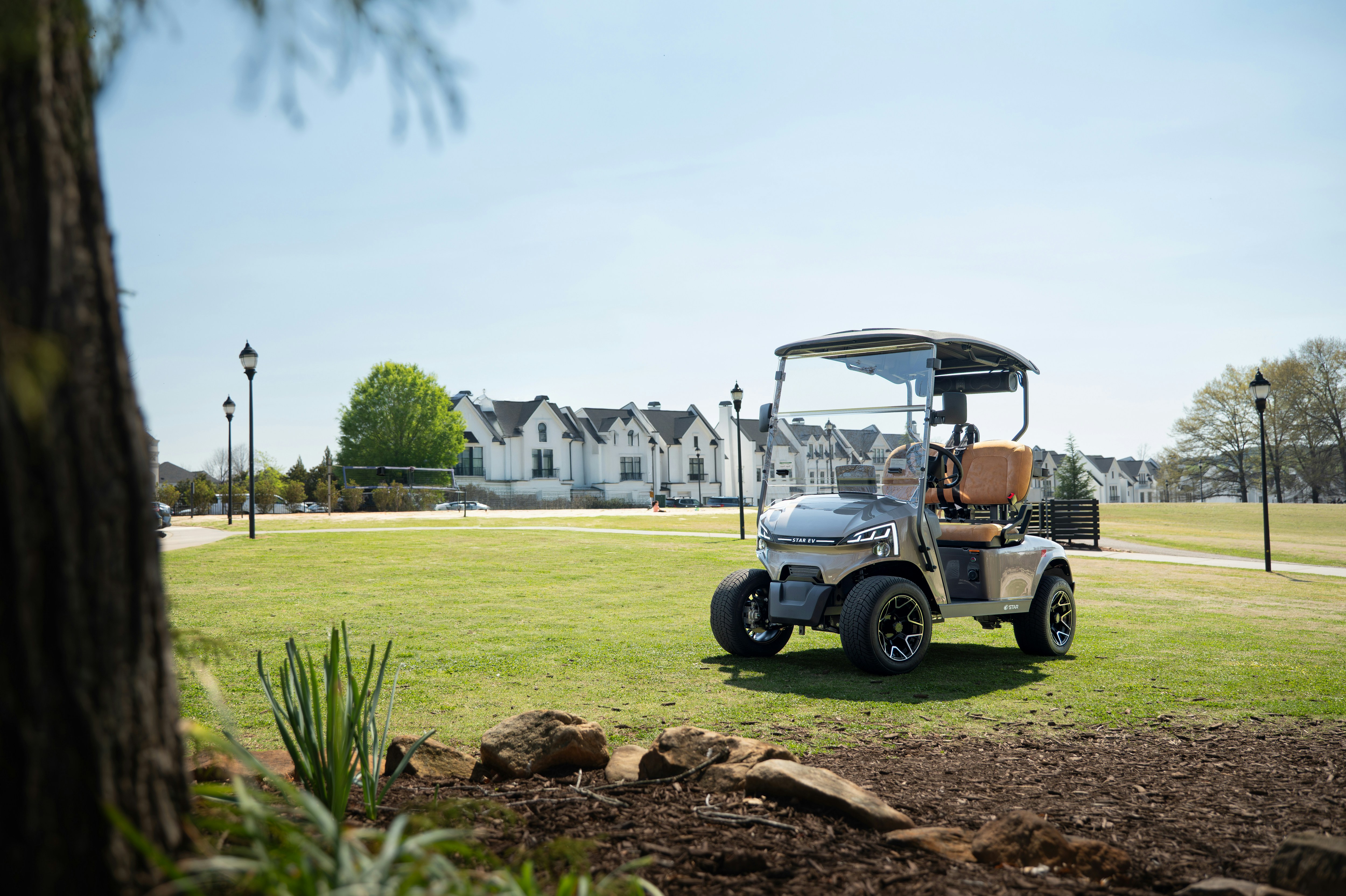 Golf Cart Quietly Reigns Over the Green