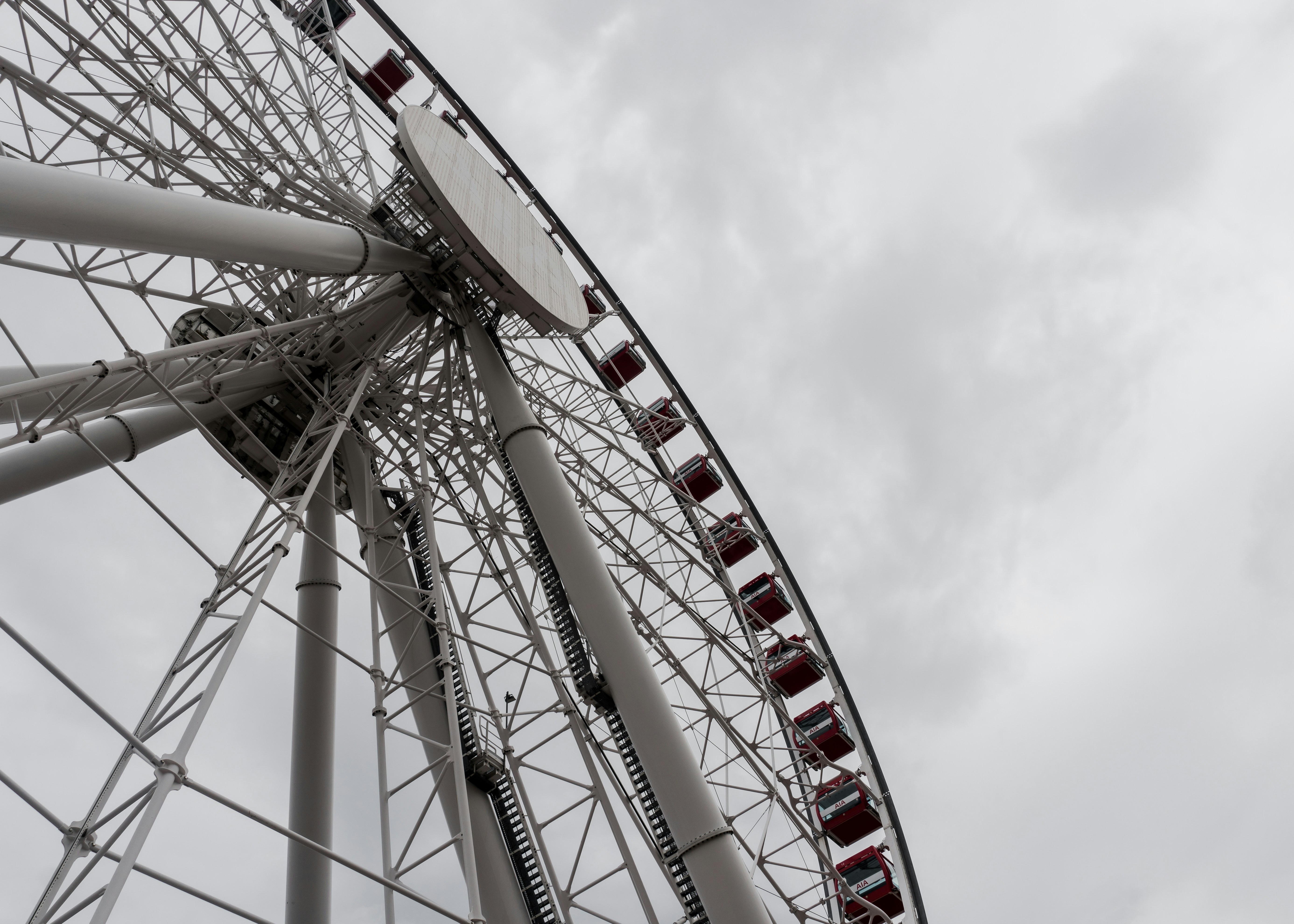 Ferris Wheel Arc: a Tilted View into Circular Metal Lattice