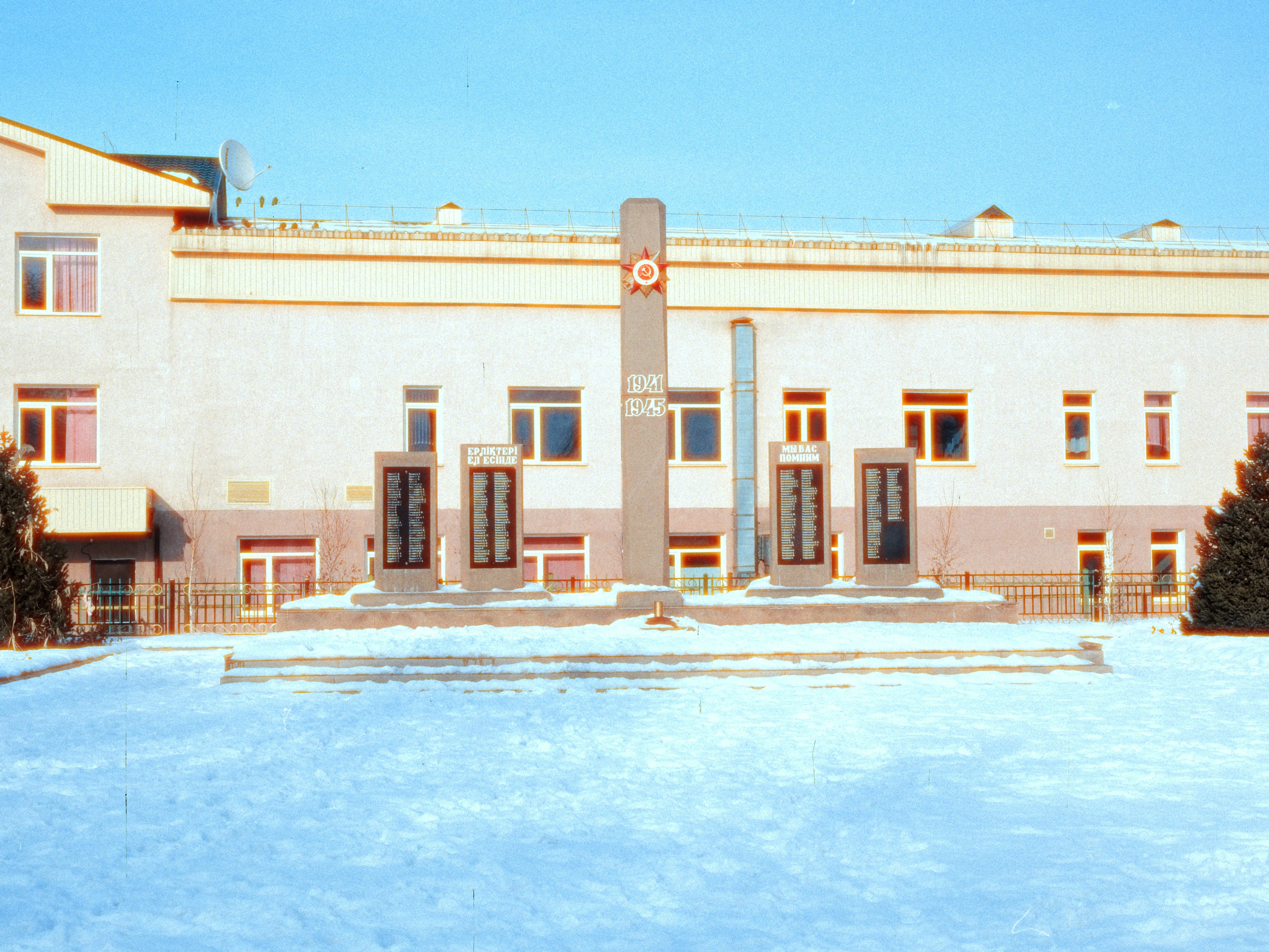 Monumental Axis: Snow-Cooled Steps in Front of a Centered Public Building