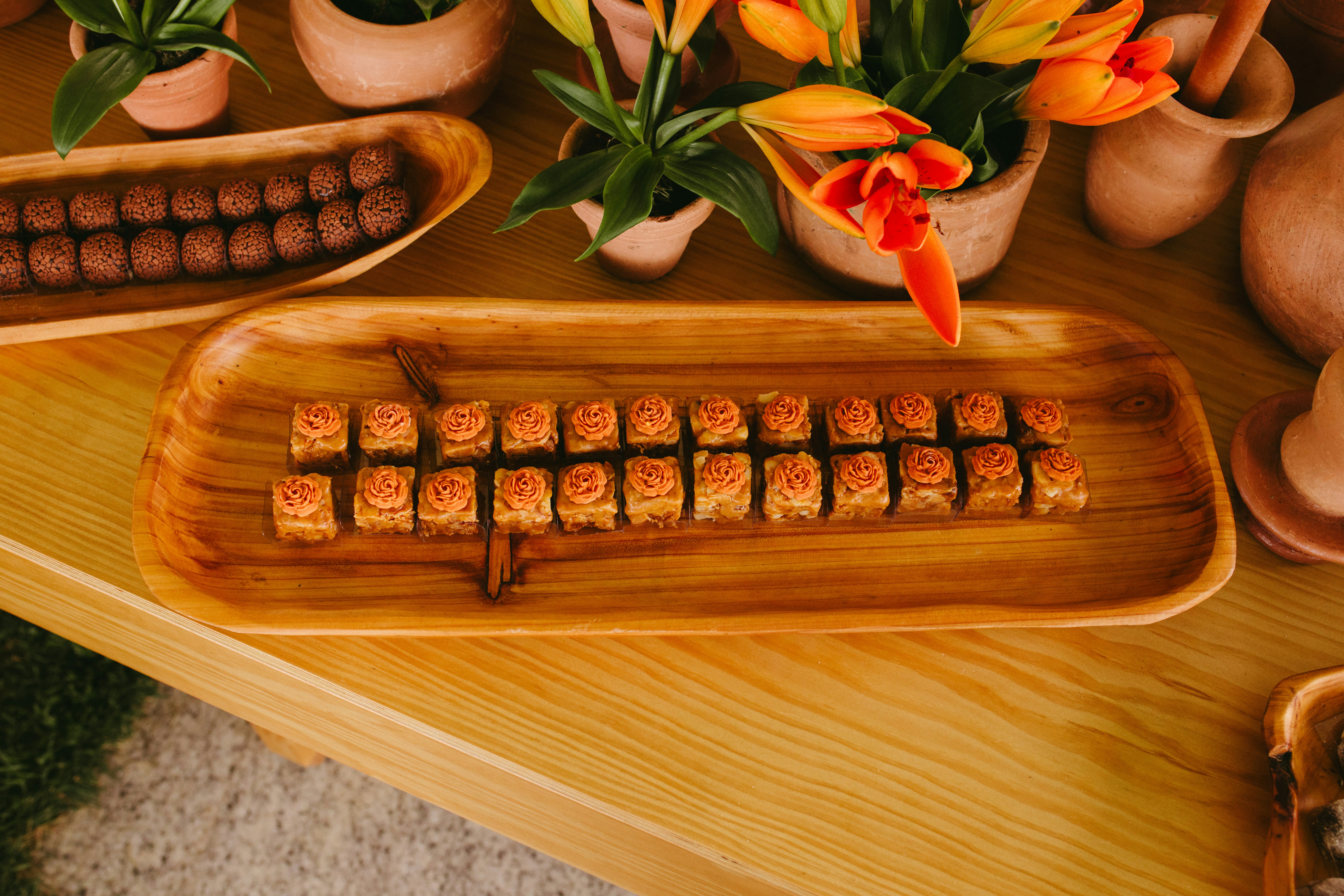 Golden Cube Tray: Sweet Treats on a Wooden Canvas