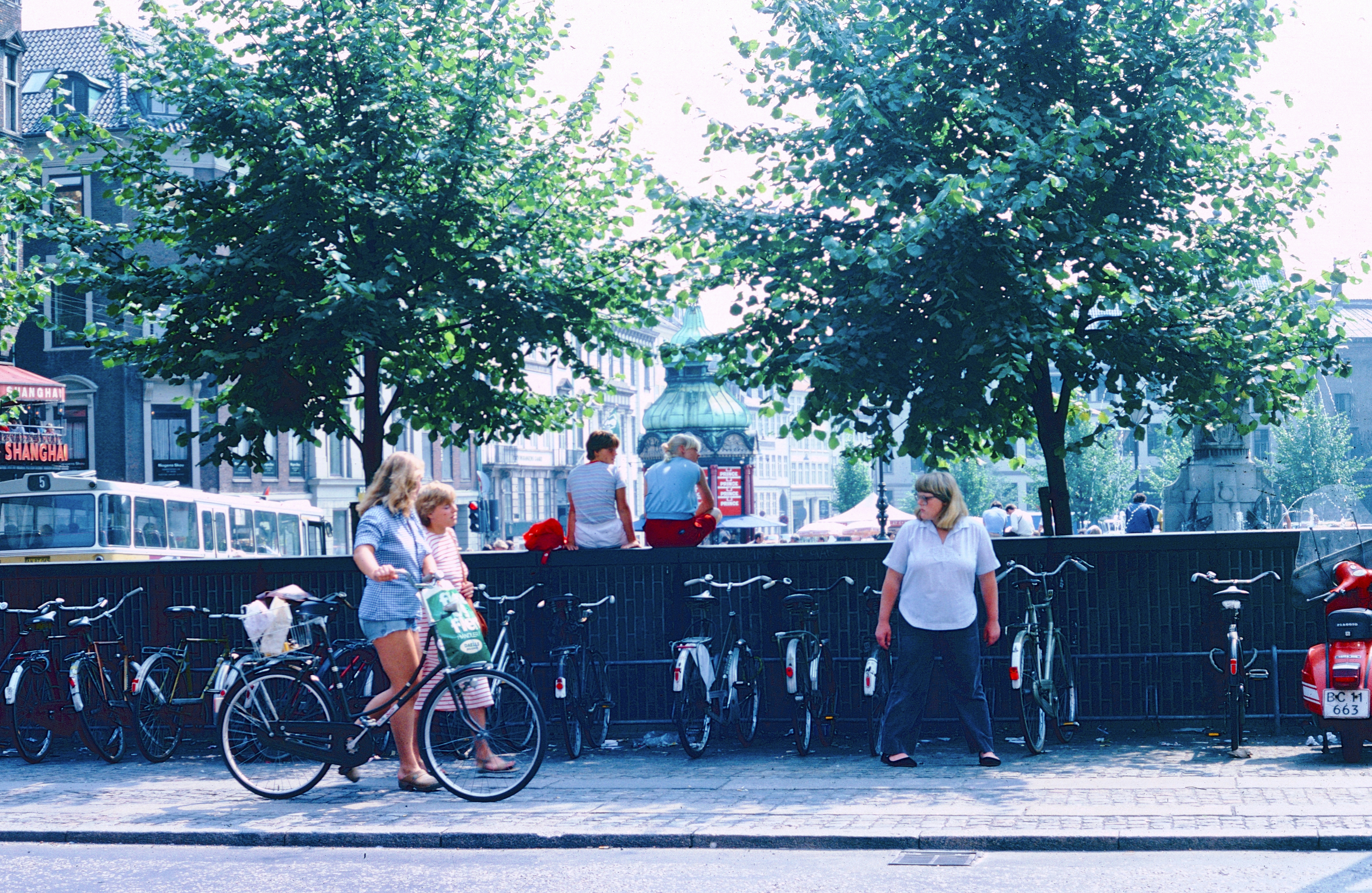Cycle talk by the river: a casual city scene at the railing