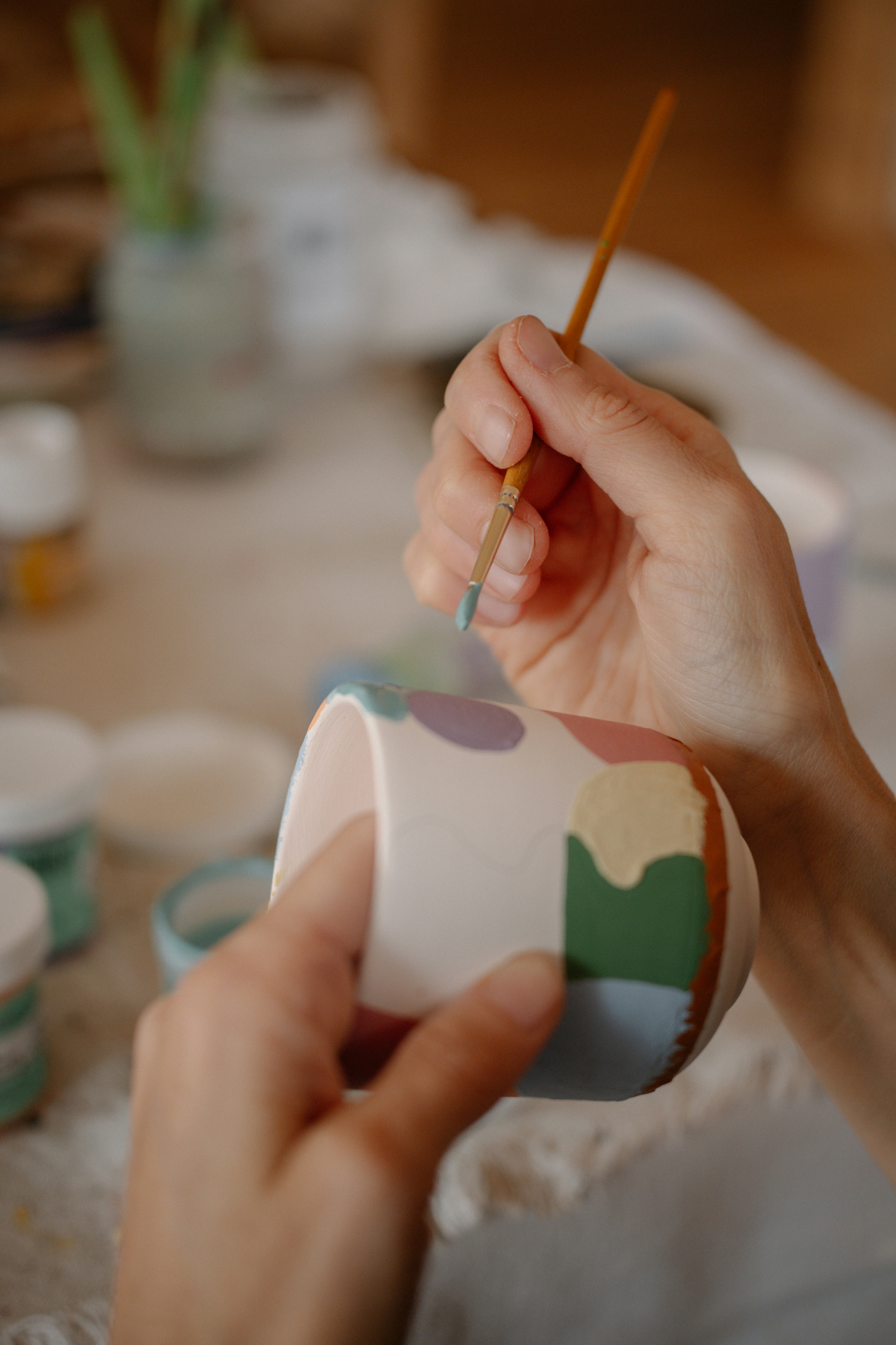 Brushwork in a Quiet Studio: Delicate Pottery Painted by Hand