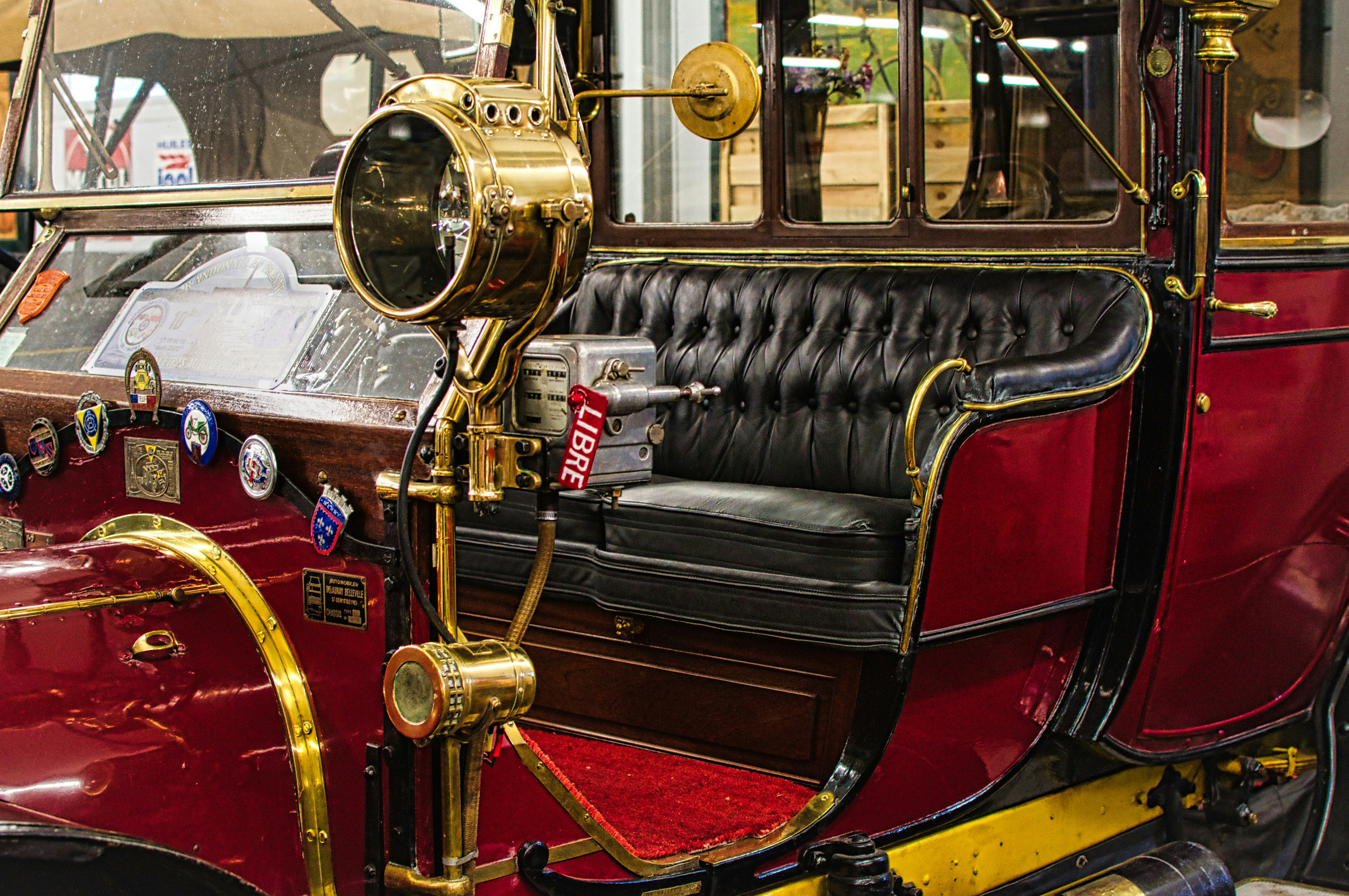  Brass Gilded Lure: The Classic Auto’s Luxurious Cab