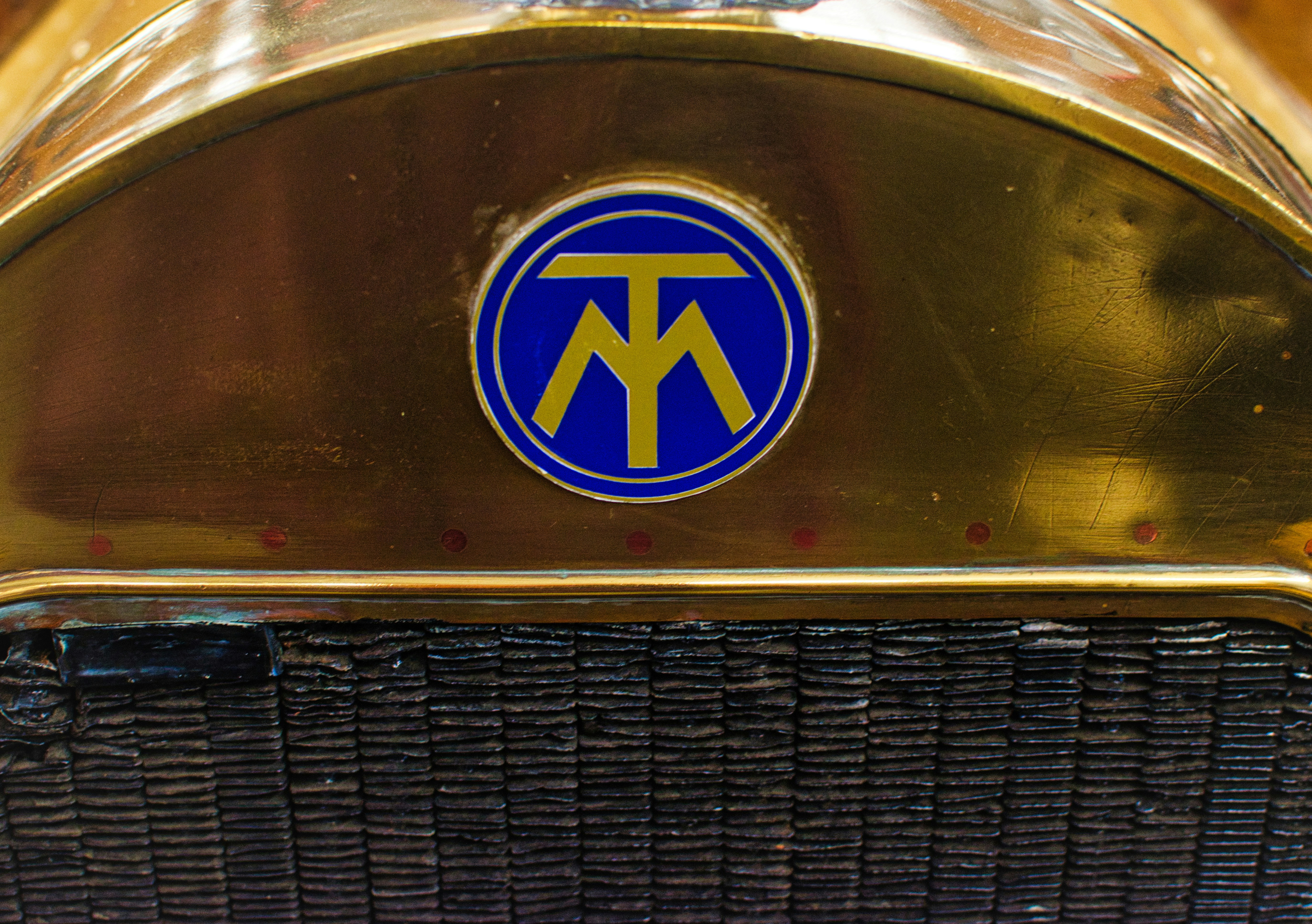 Emblem at the Center: Classic Car Grille in Focus