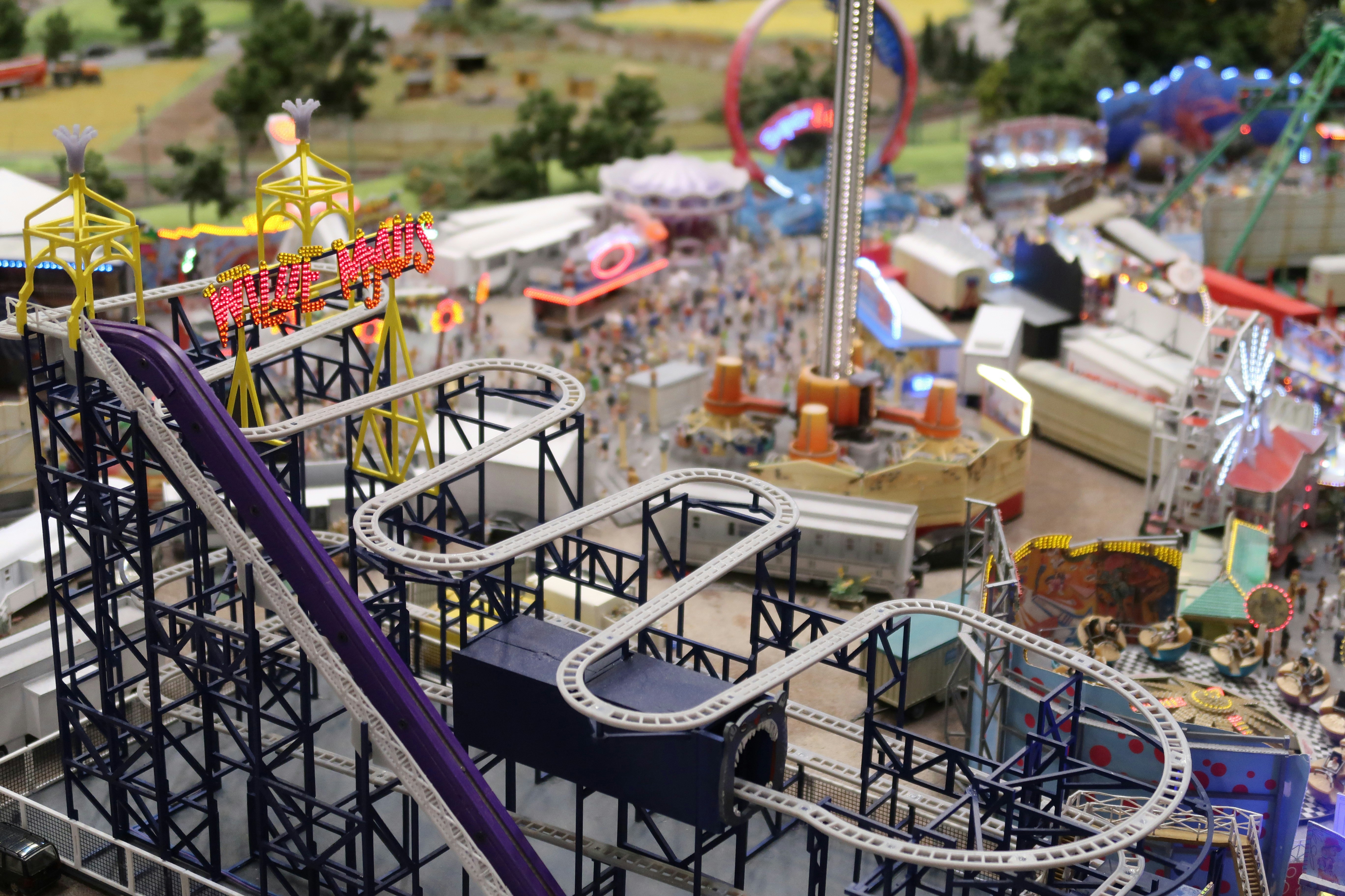 Rollercoaster Lattice: Aerial View of a Bustling Amusement Park Miniature
