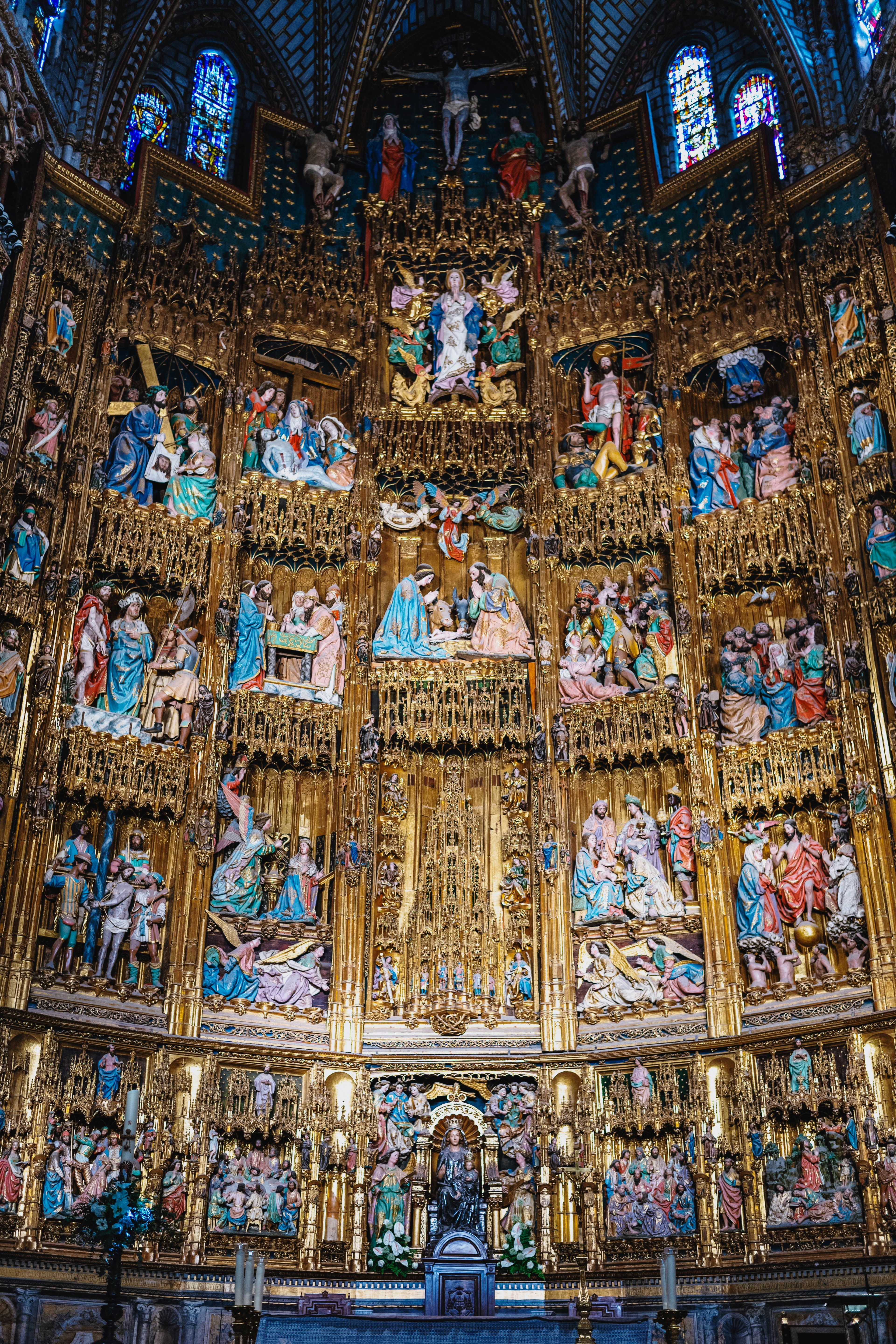 Gilded Gospel: A Baroque Altarpiece Ablaze with Color and Craft