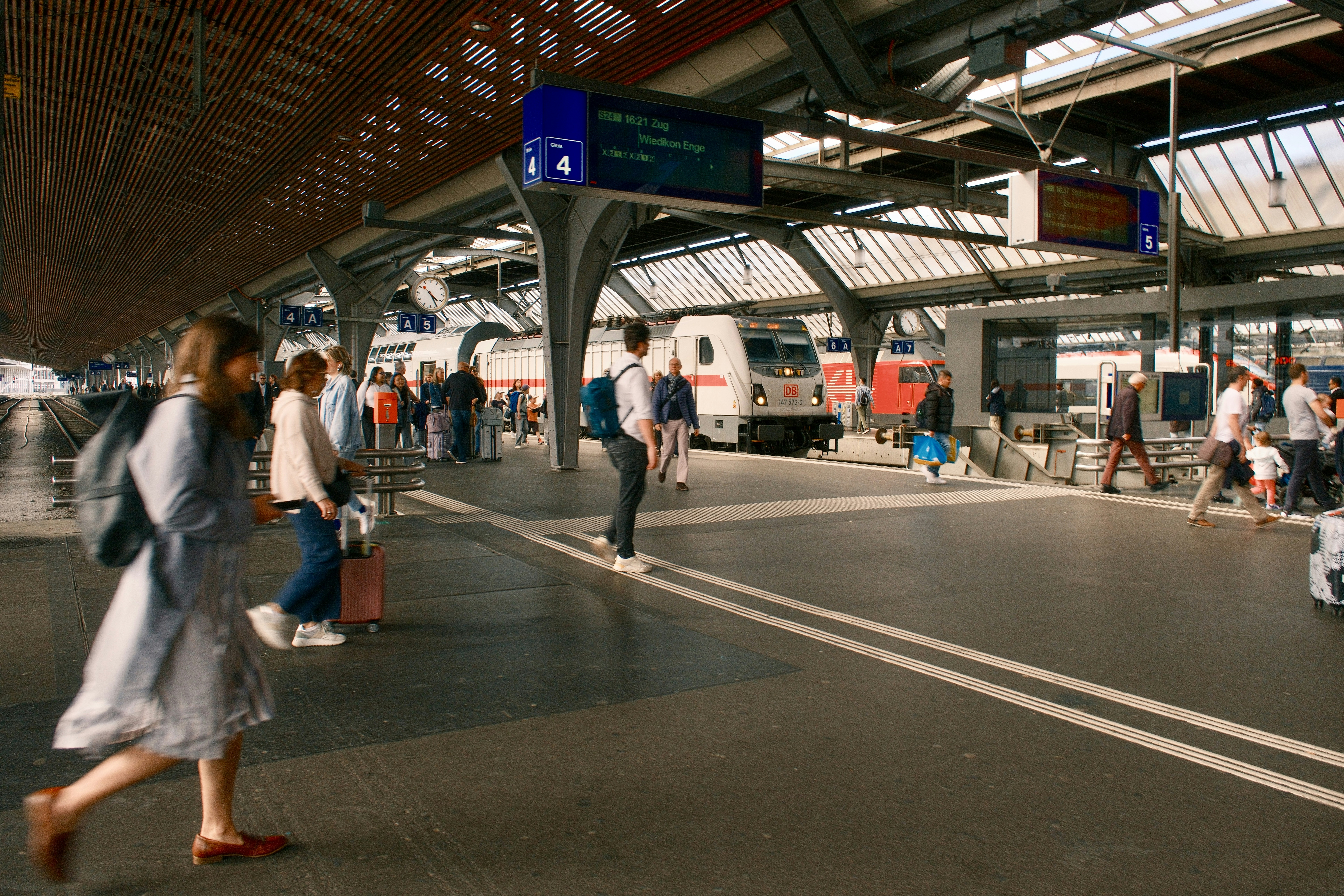 Platform Pulse: Commuters in Motion at a Busy Rail Station