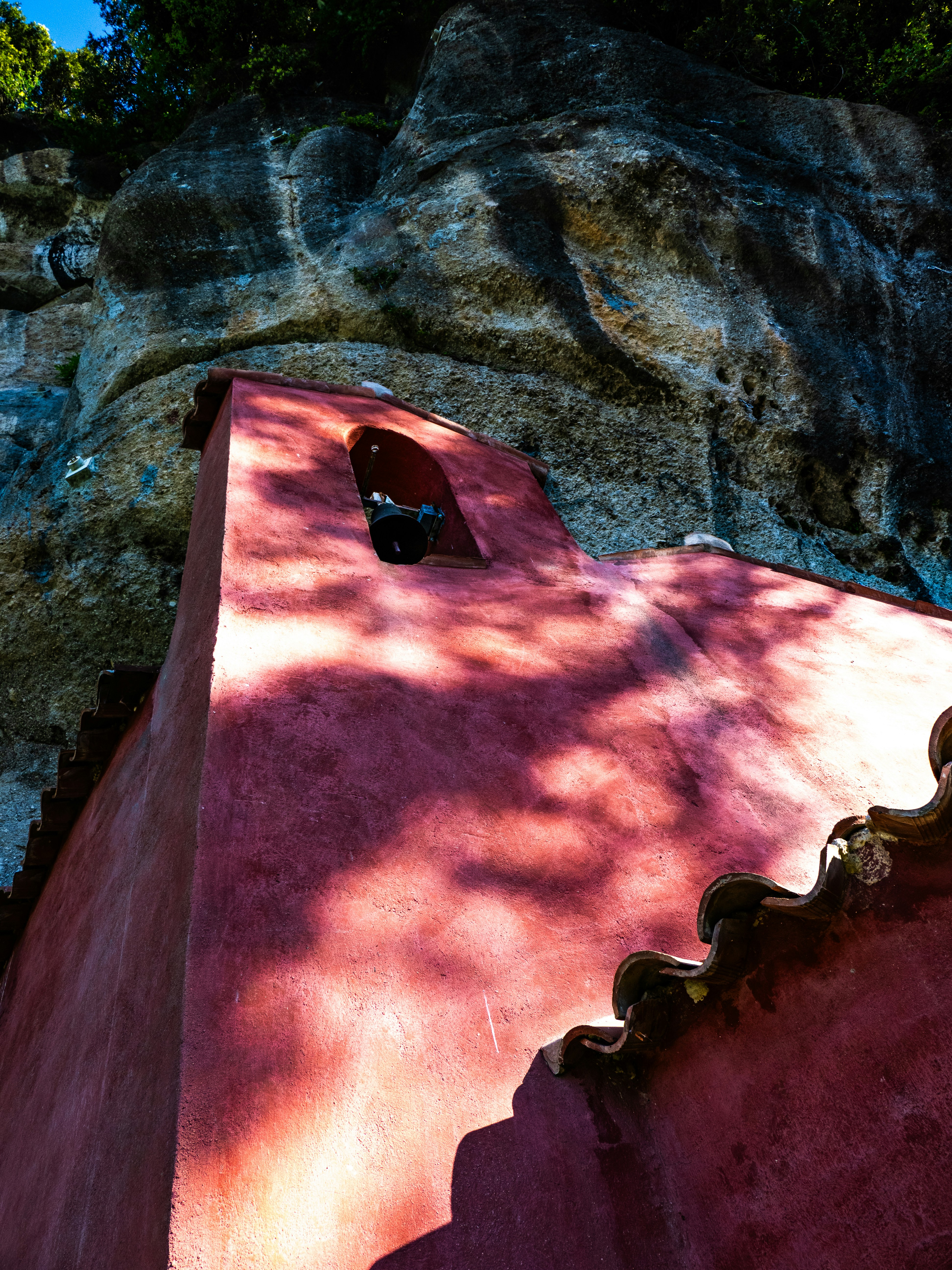 Sunlit Crease: A Red Wall Spurting toward the Canyon Sky