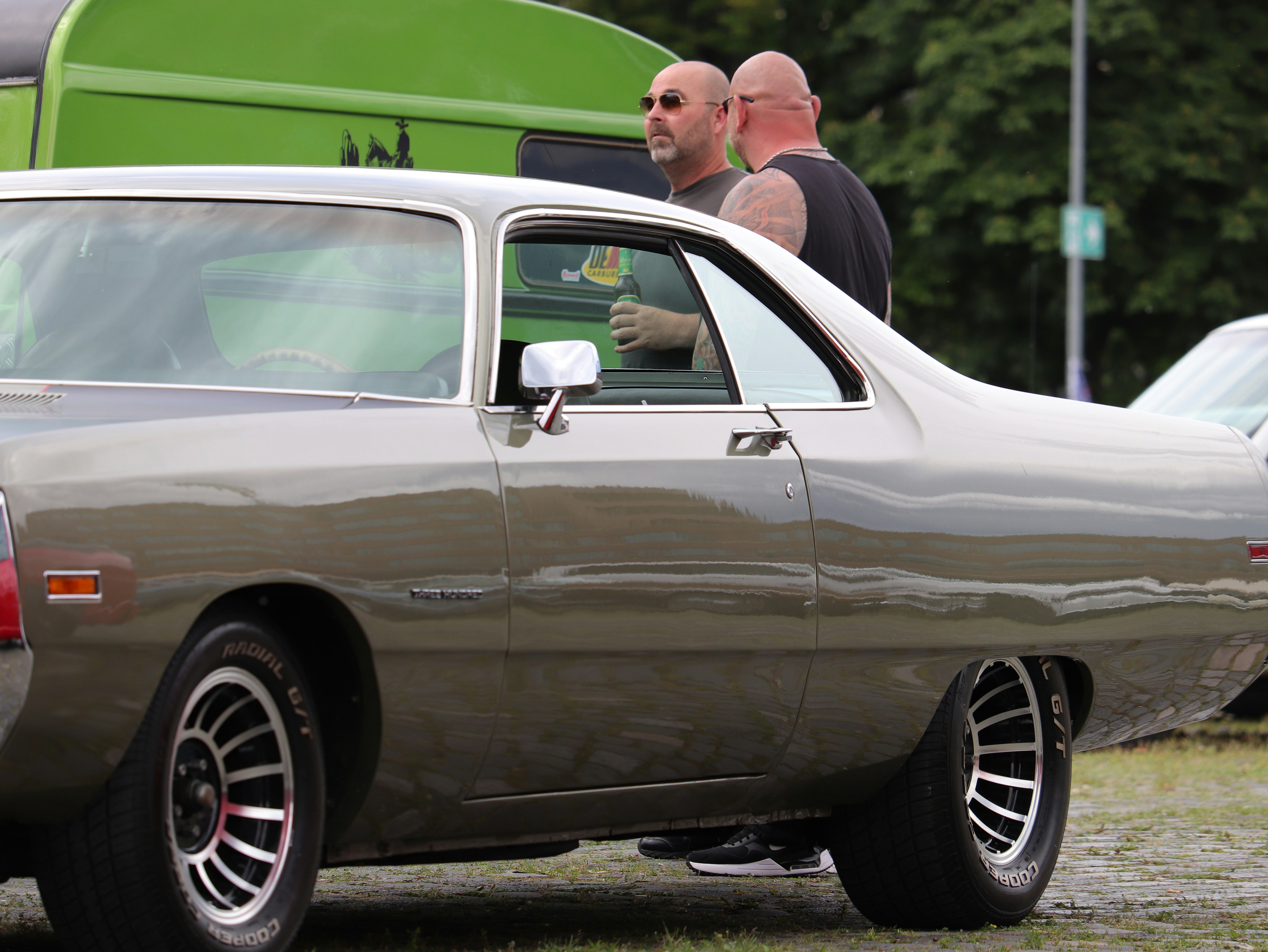 Midnight Grille: A classic muscle car and companions at the event edge