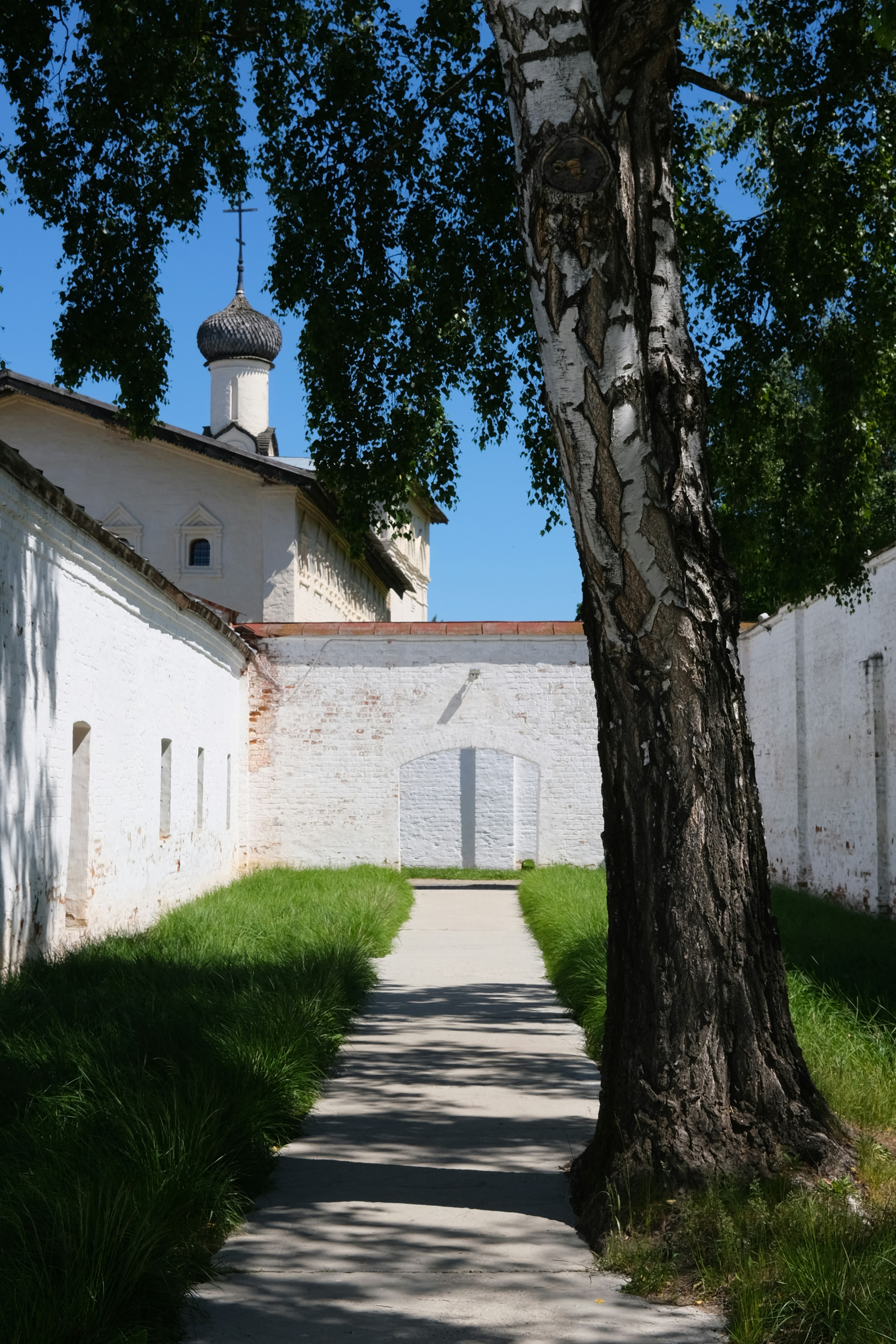 Path to the Gate: Shadowed Morning Courtyard