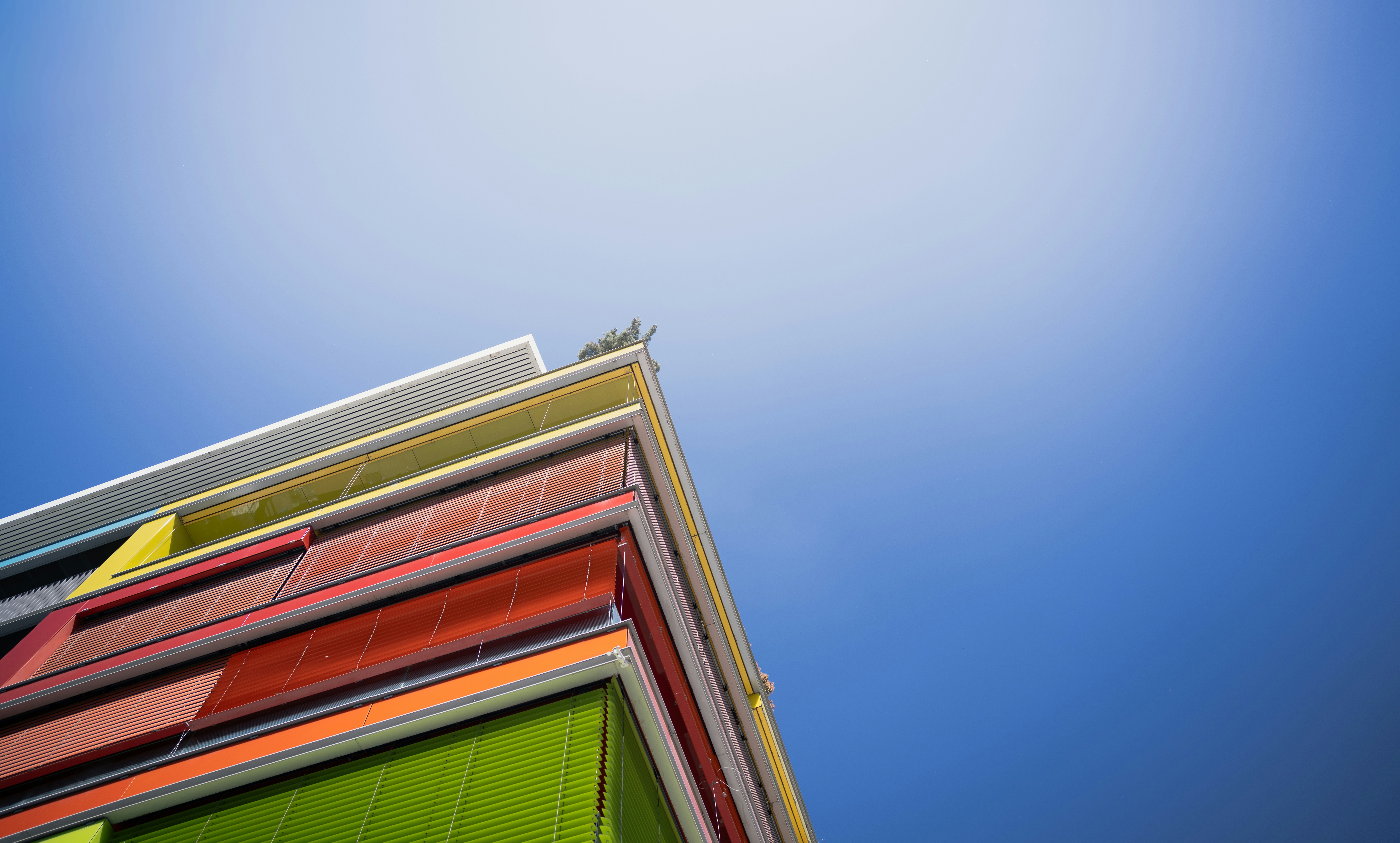 Colorful stacked facades dive toward the blue cielo