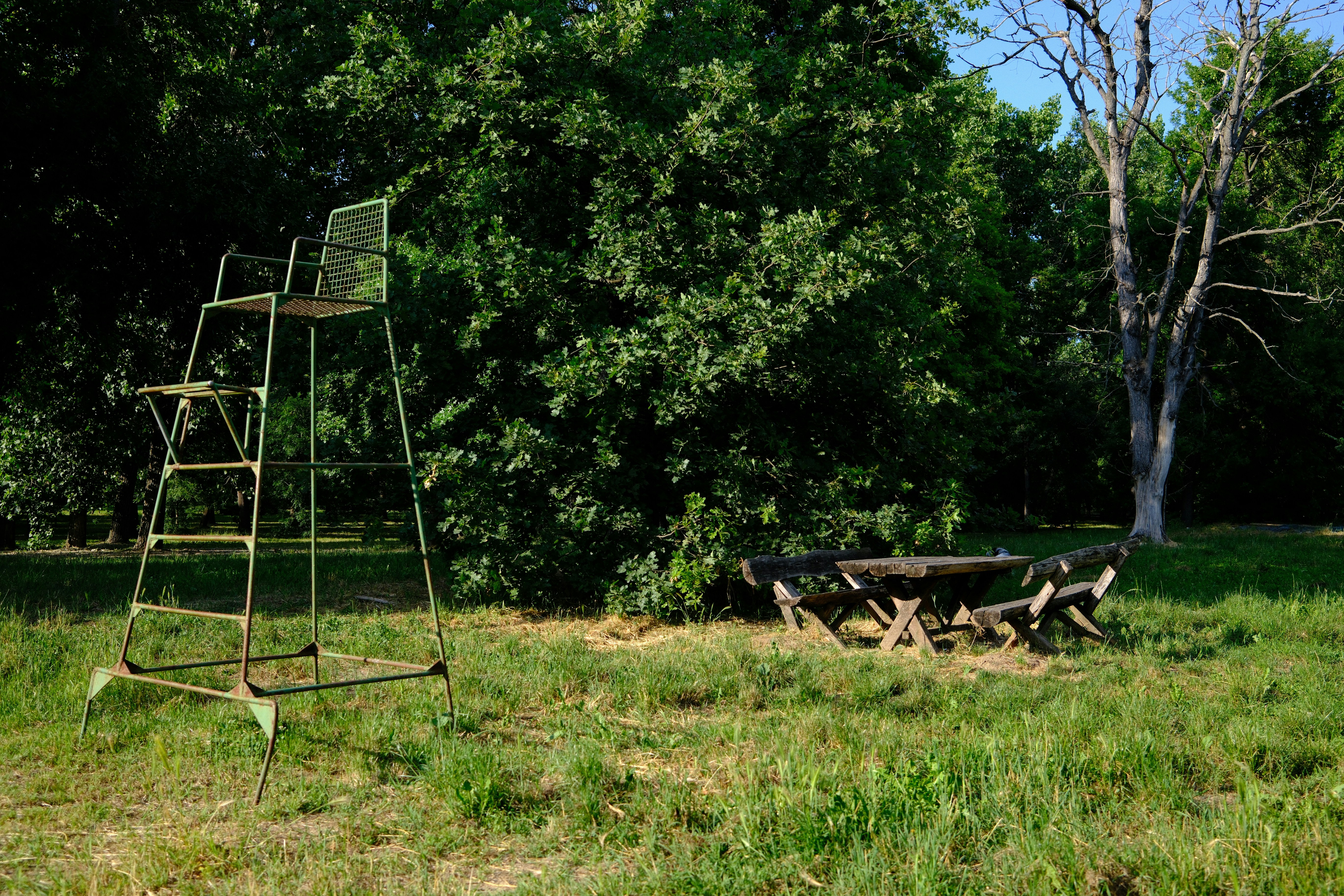 Silent Assembly: An Outdoor Seating Scene with a Stacked Chair Structure