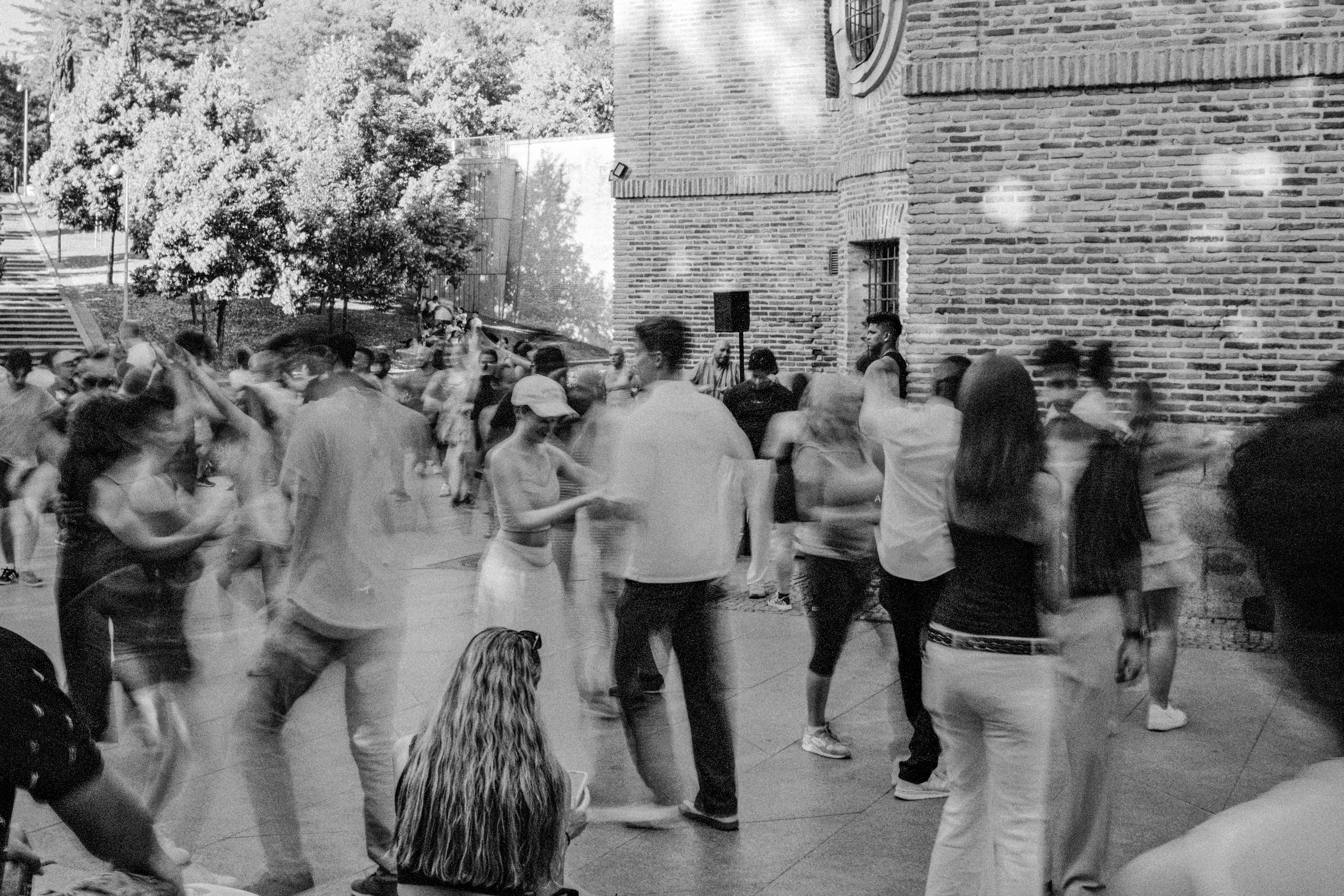 Every Sunday afternoon, hundreds of people gather at the Ermita de la Virgen del Puerto in Madrid to learn how to dance salsa and bachata, and to social dance with other dance enthusiasts.
