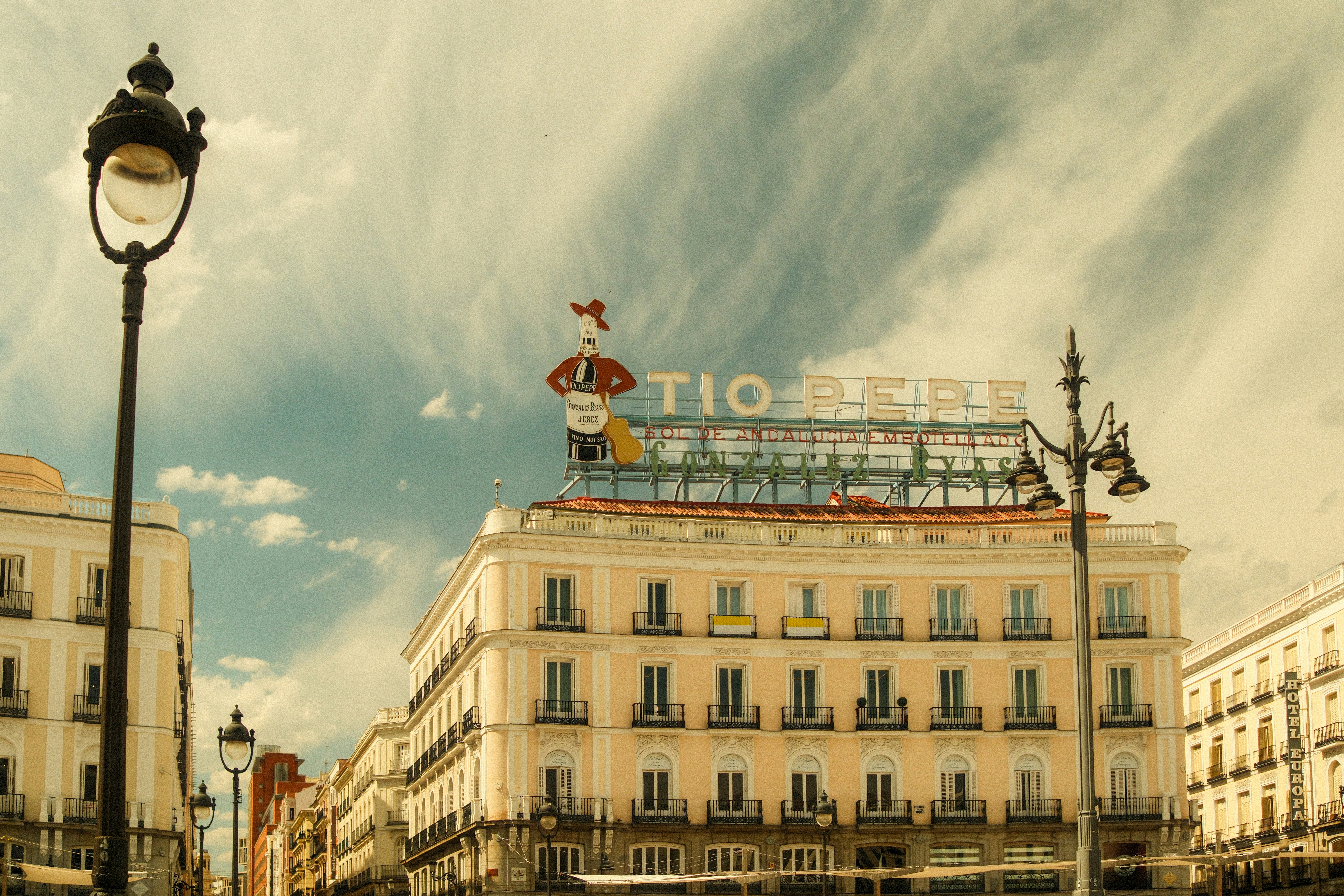 Rooftop Signage Over a Parisian Avenue