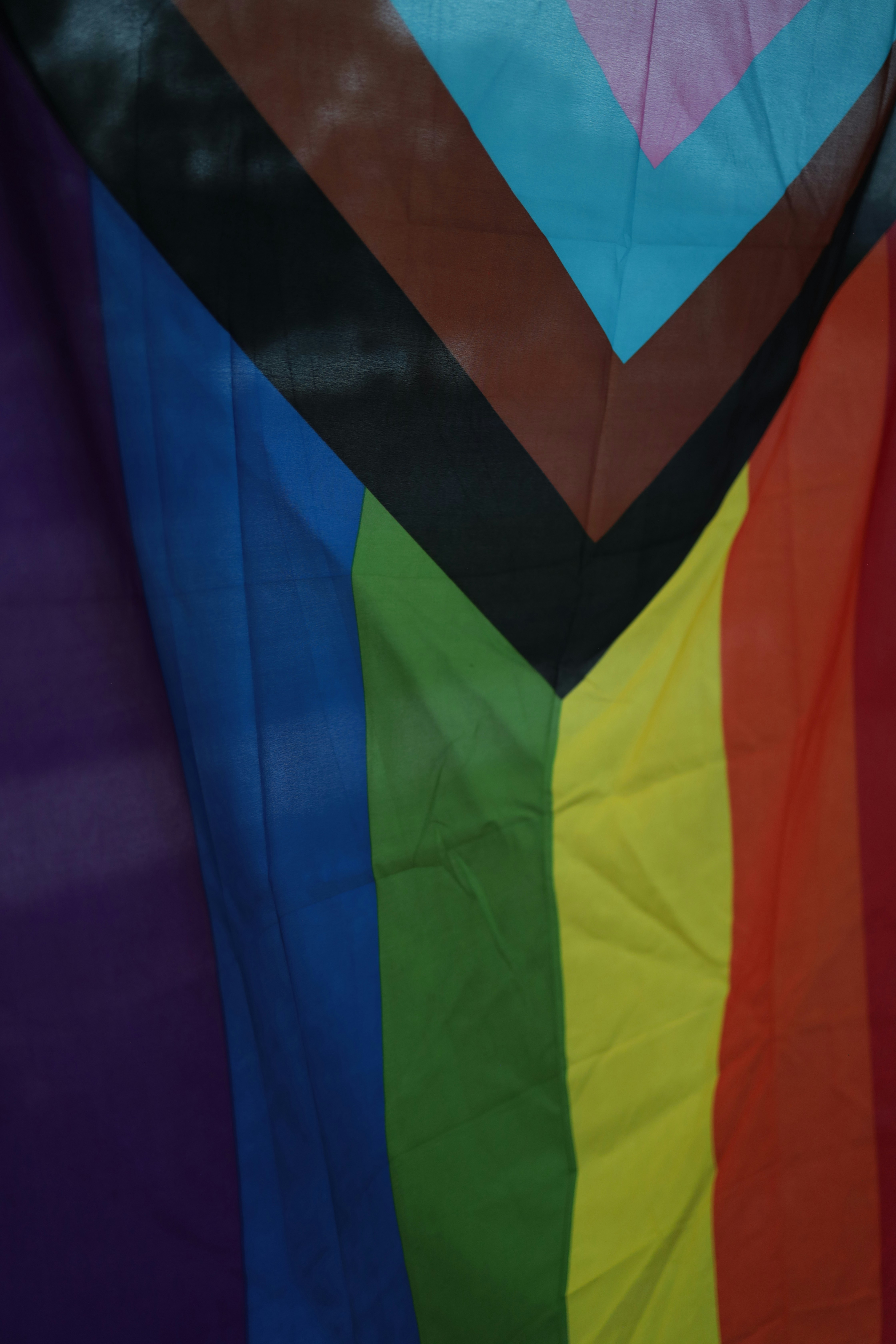 Prismatic Dawn: A Rainbow Fabric Converges at the V-Shaped Crest