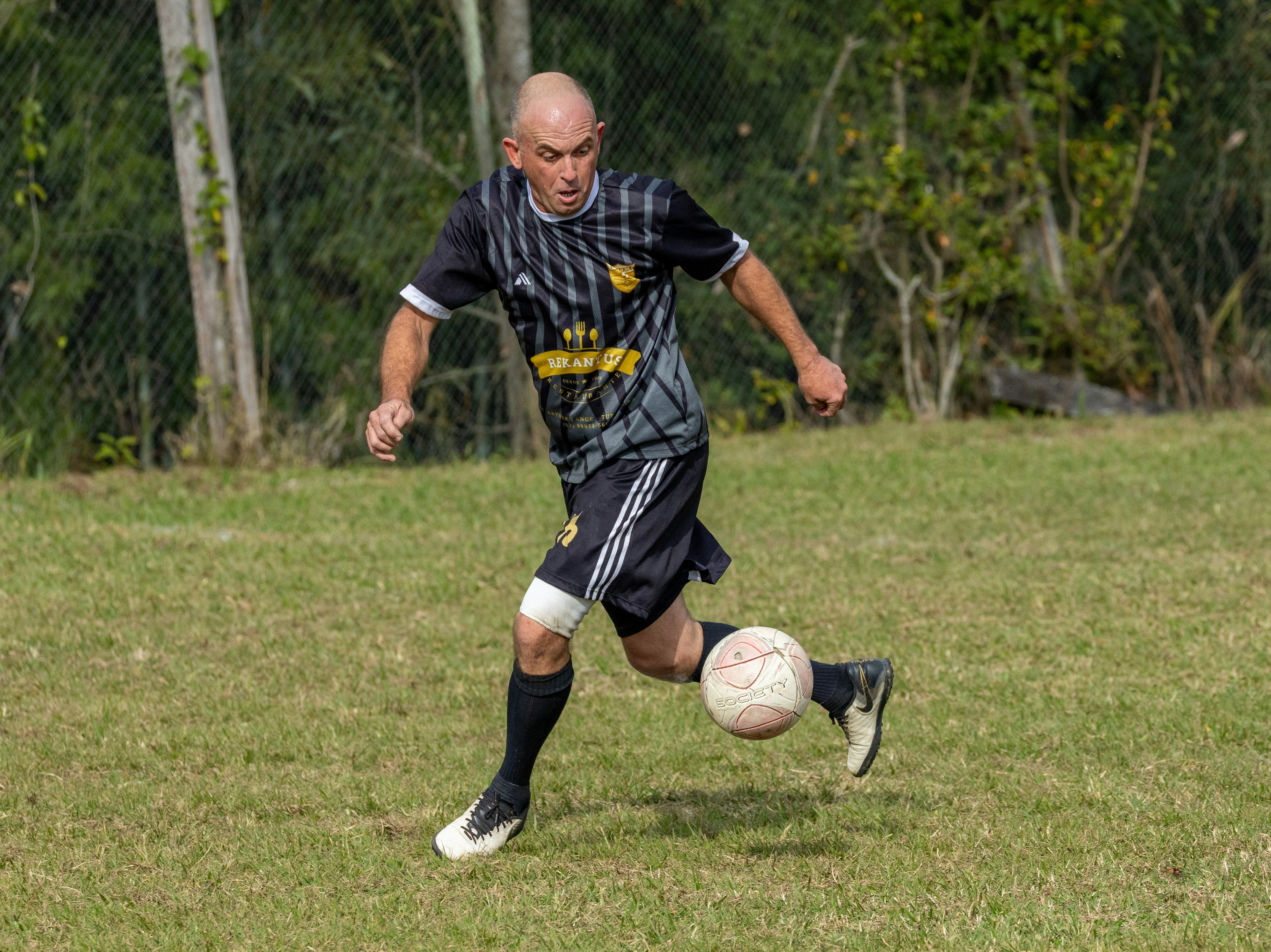 Mid‑Stride Playmaker: Precision Ball Control on a Sunny Field