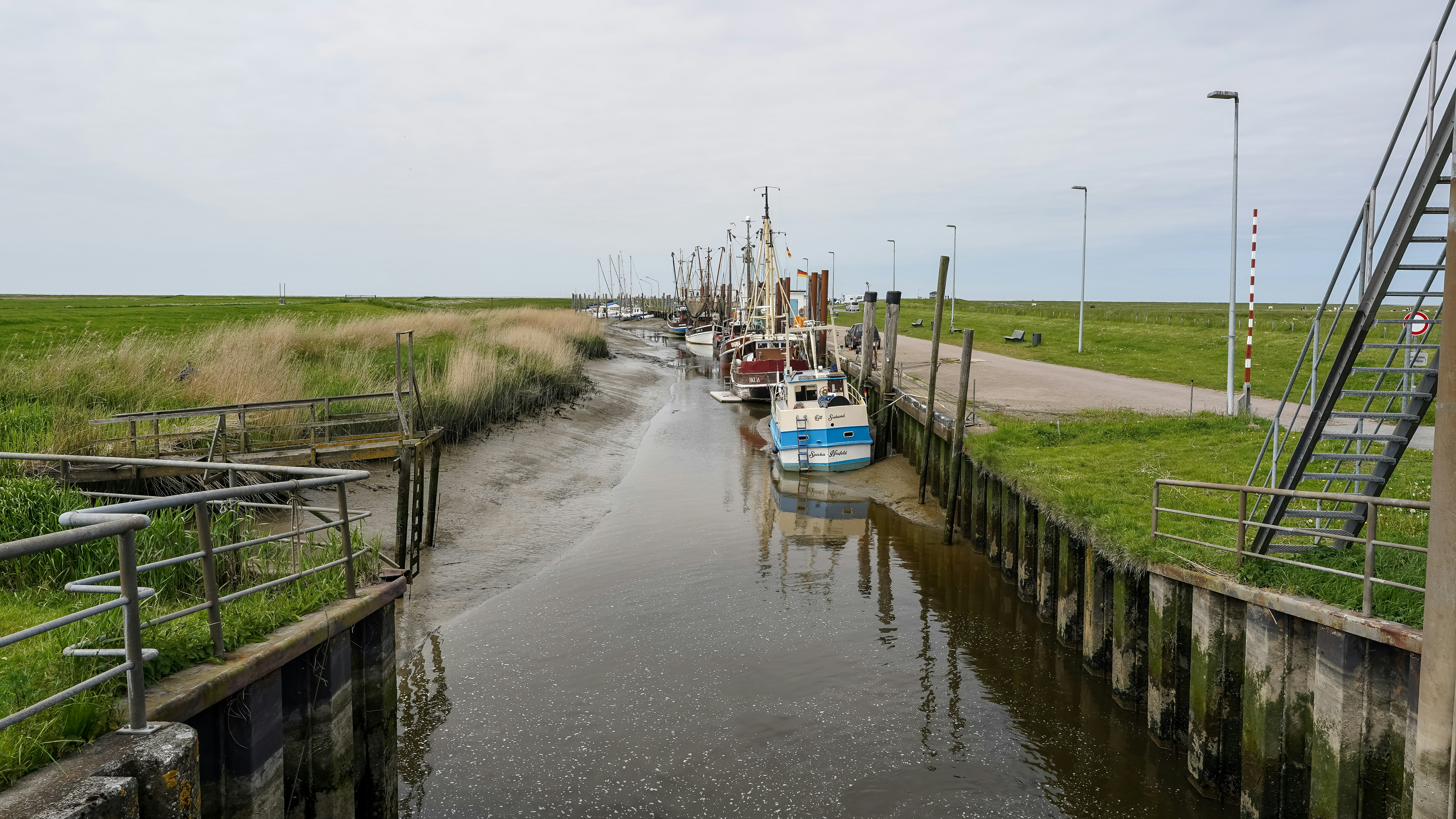 Moorings in the Dusk-Blue Channel