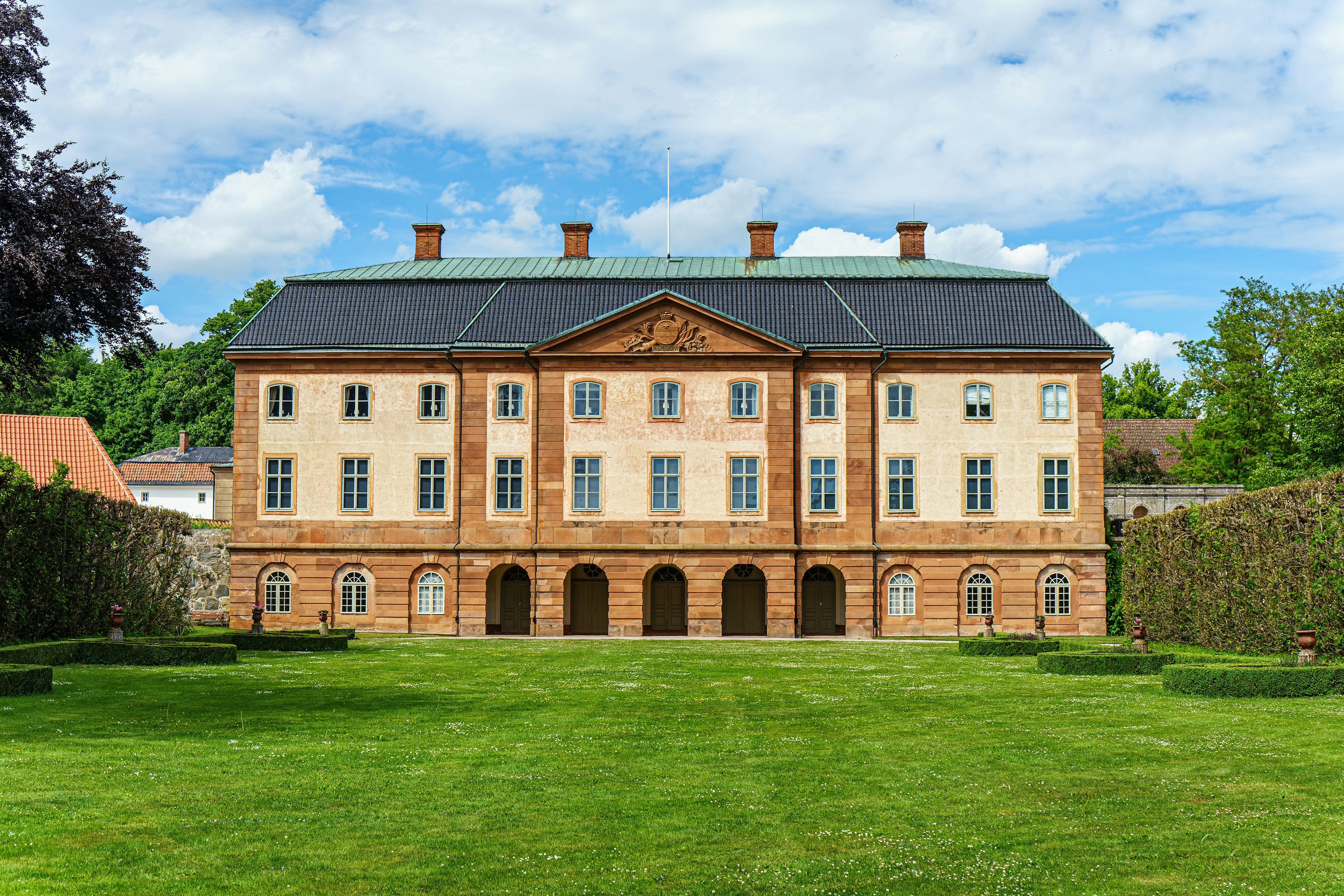 Symmetrical Manor with Limestone Facade Reaching Toward a Sunny Sky