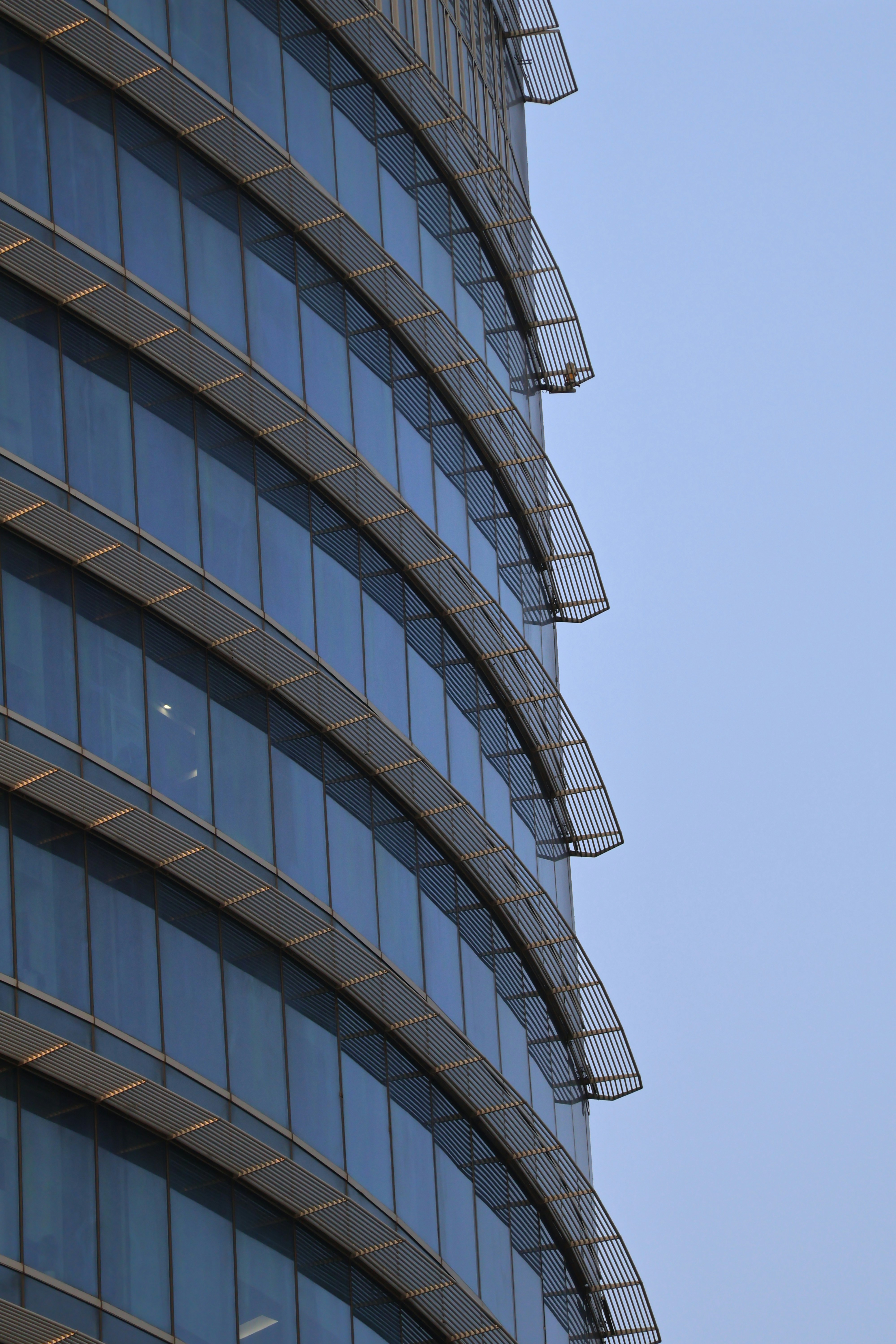 Curved Glass Facade Reaches for the Sky