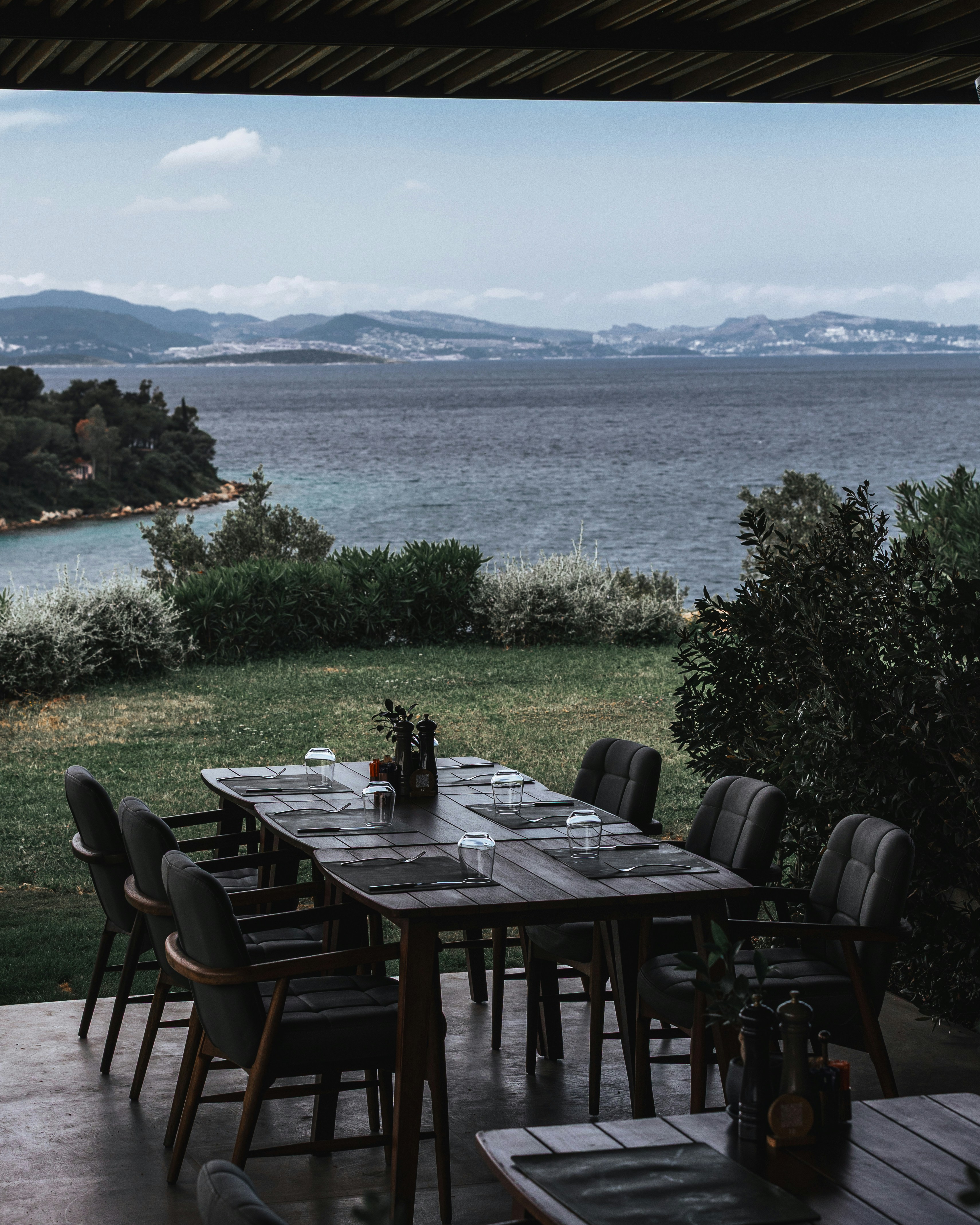 Sea View Dinner: A Coastal Gathering Under an Open Terrace