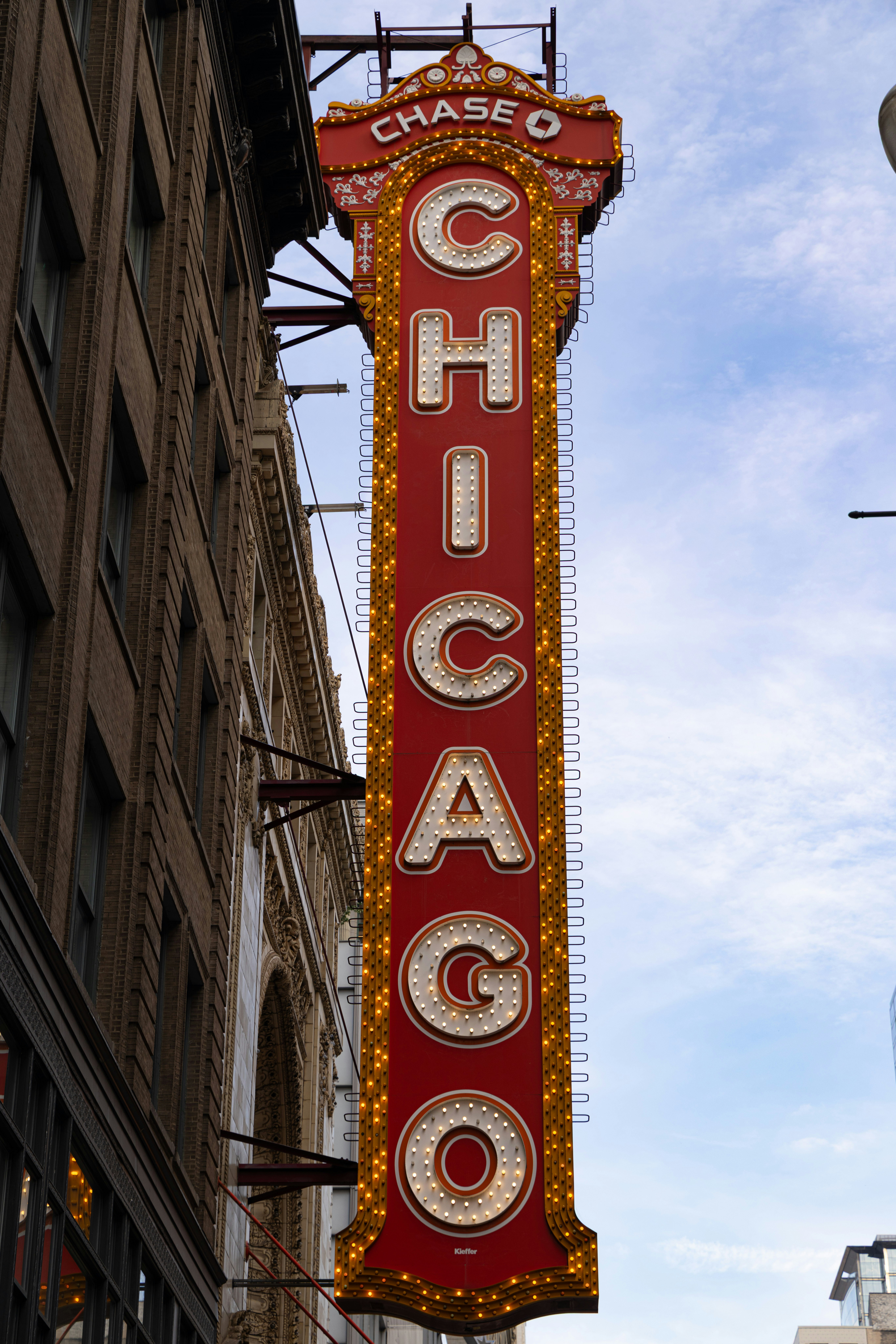 Neon Chicago: The Vertical Sign That Defines a Street
