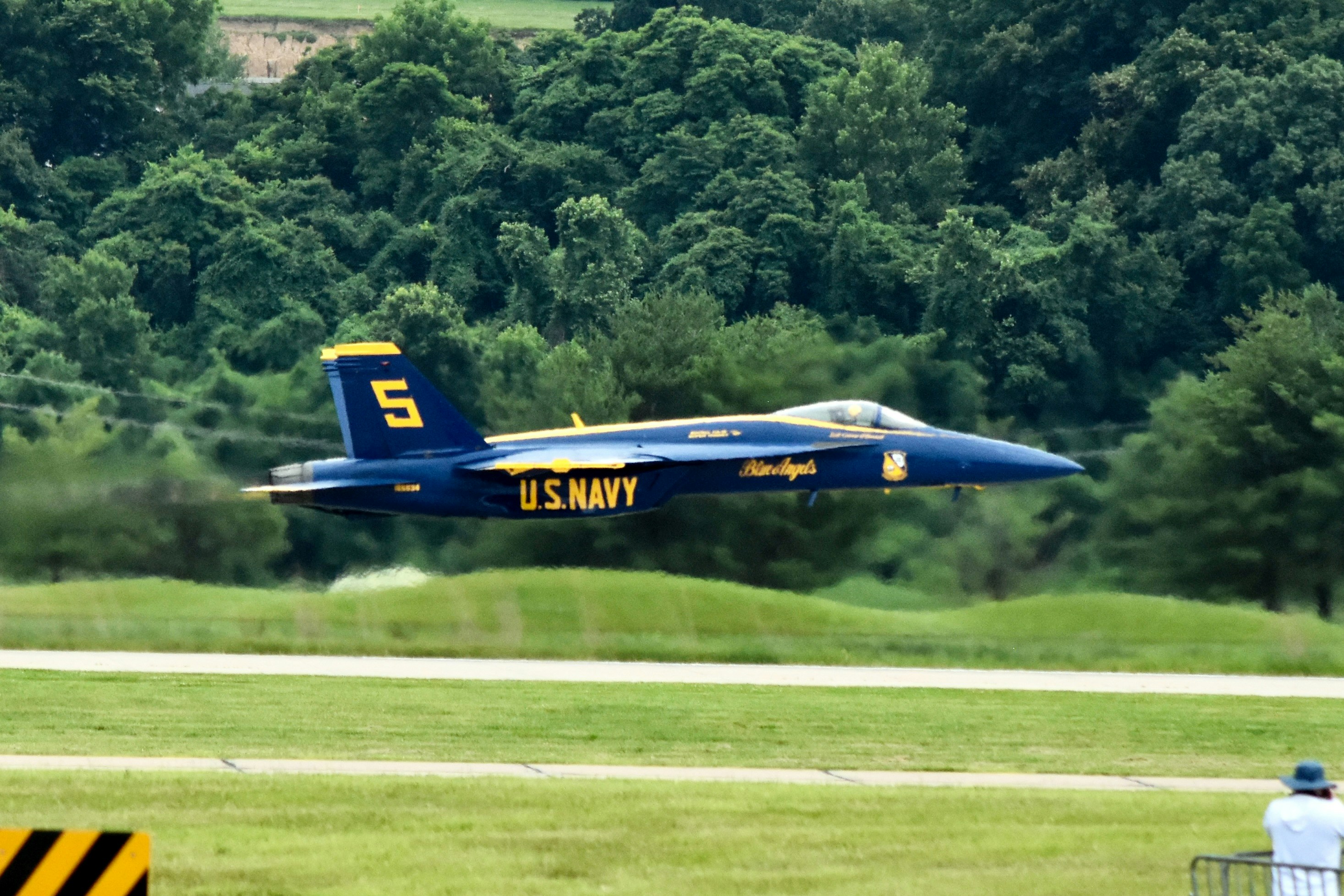 U.S. Navy Blue Falcon in a Streak: A jet skimps the runway