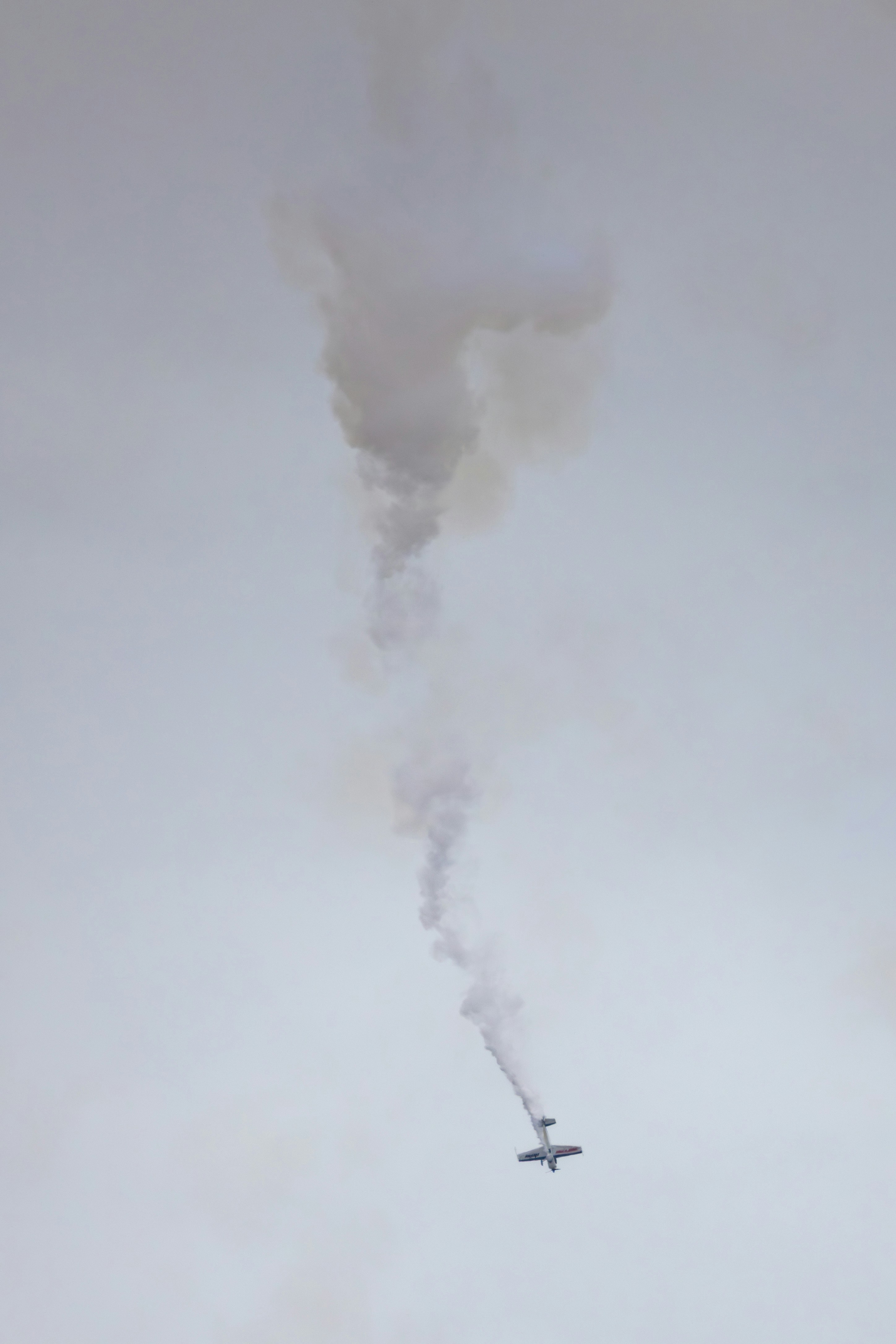 Smoke Trail Artist: A Solo Aerobatic Run with Sky-Willed Plume