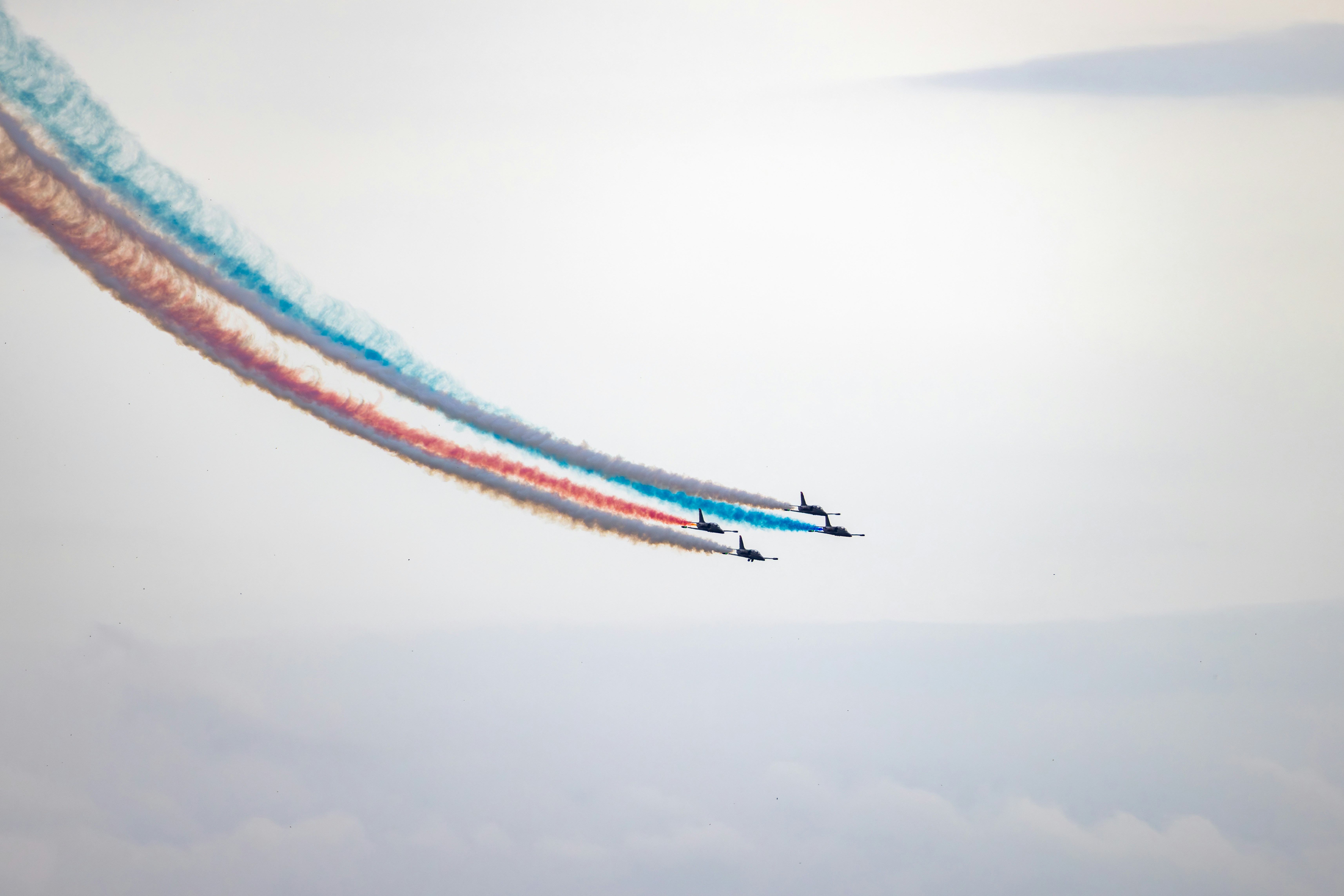 Ribboned Deltas: Trio of Skystreamers Leaving a Colorful Trace