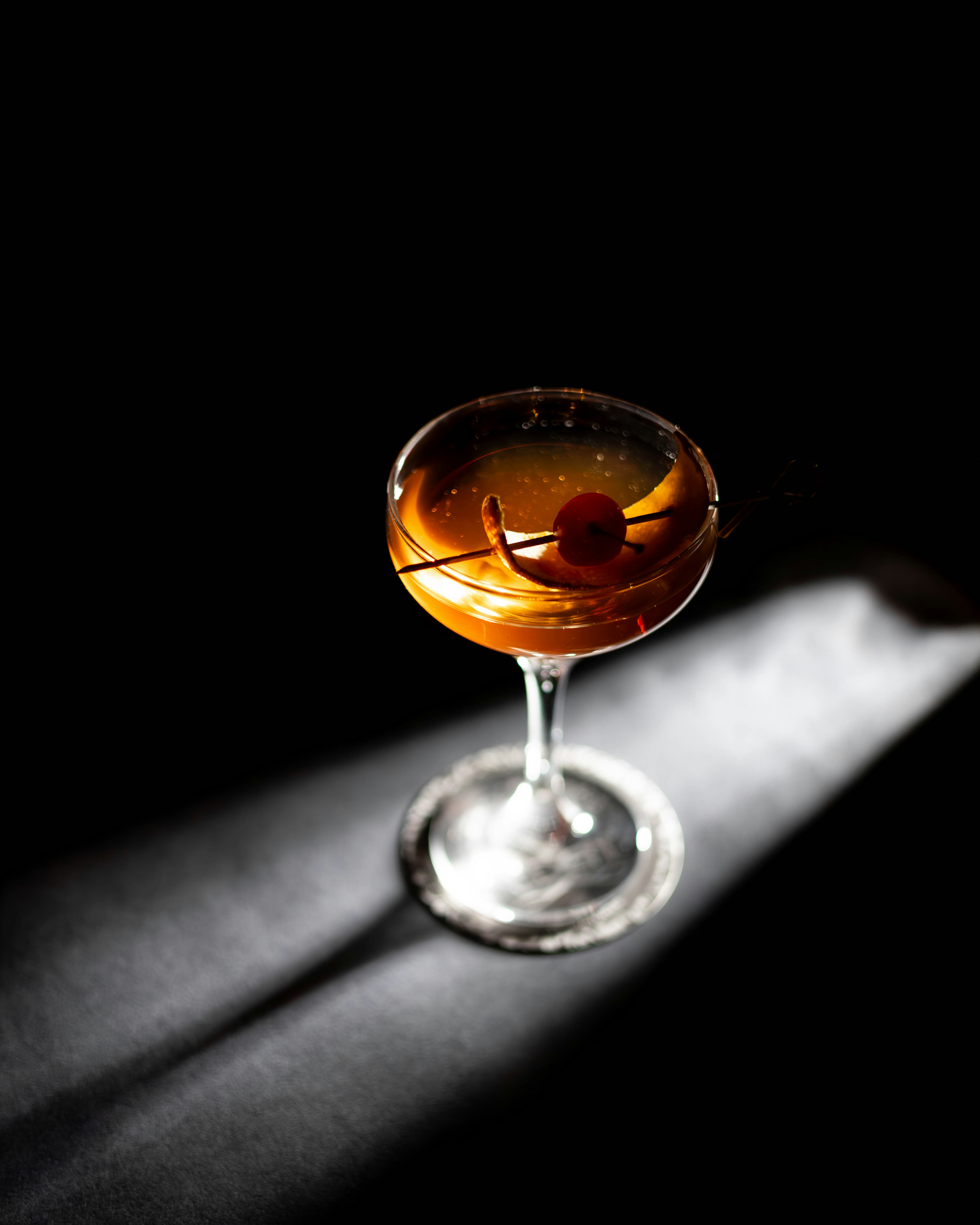 Amber Cocktail in Spotlight: A Nightcap's Quiet Sophistication