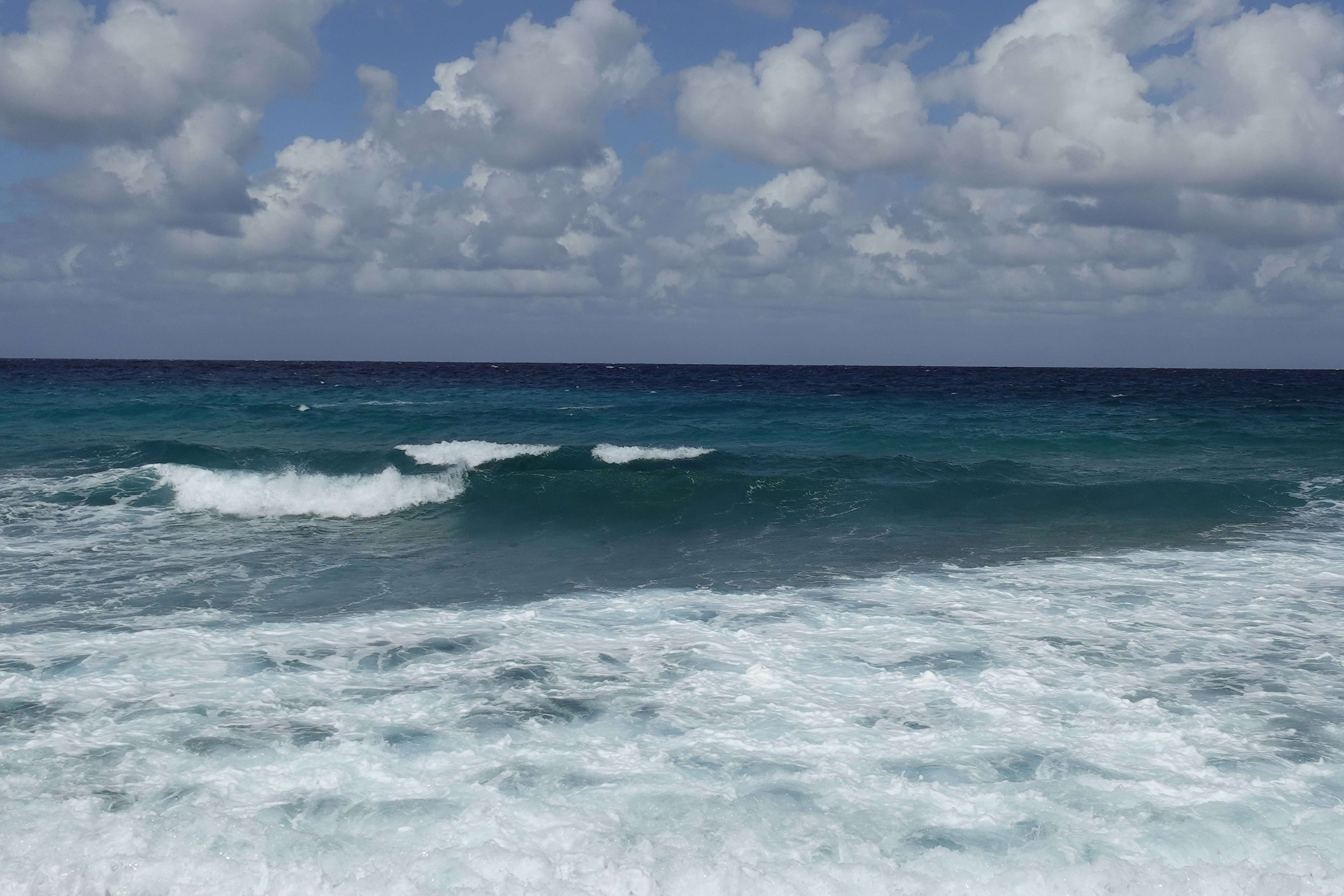 Midday Crest: Ocean Wave Line meeting the Horizon