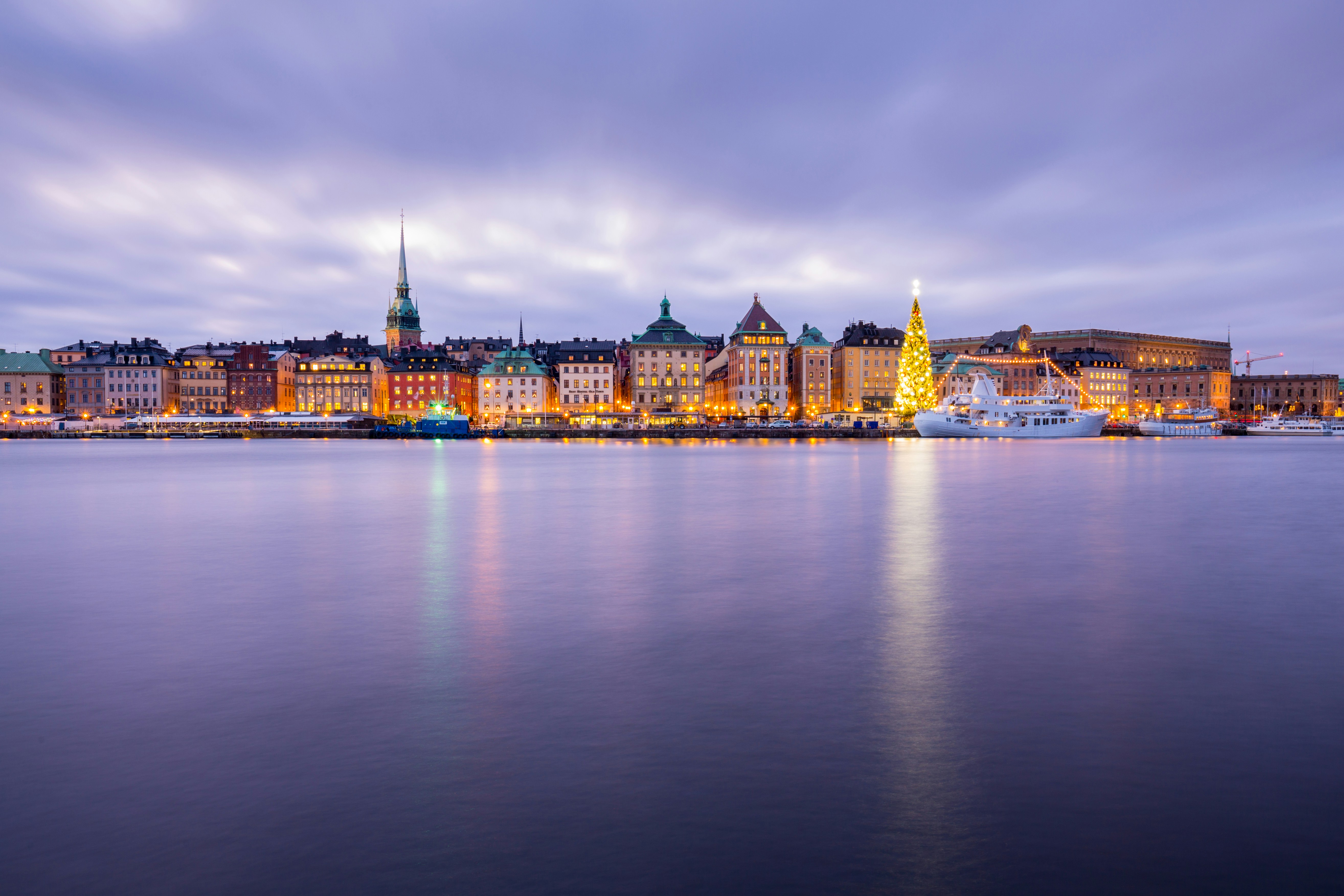 Twin-Lit Waterfront: A Quiet Nordic Evening Over the City