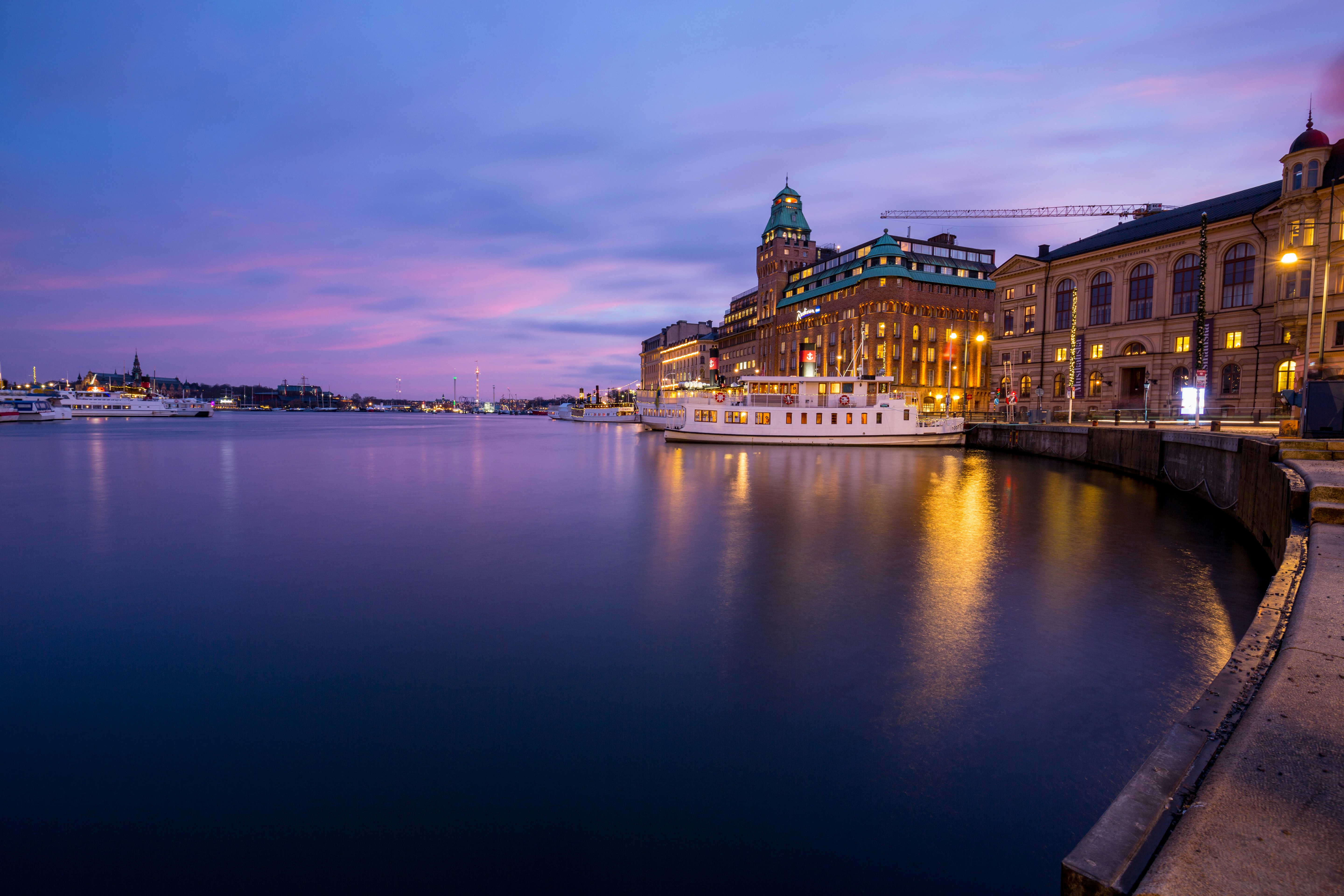 Harbor Lights: A Sunset Over Quiet Docks and Benchtops of a City Wharf